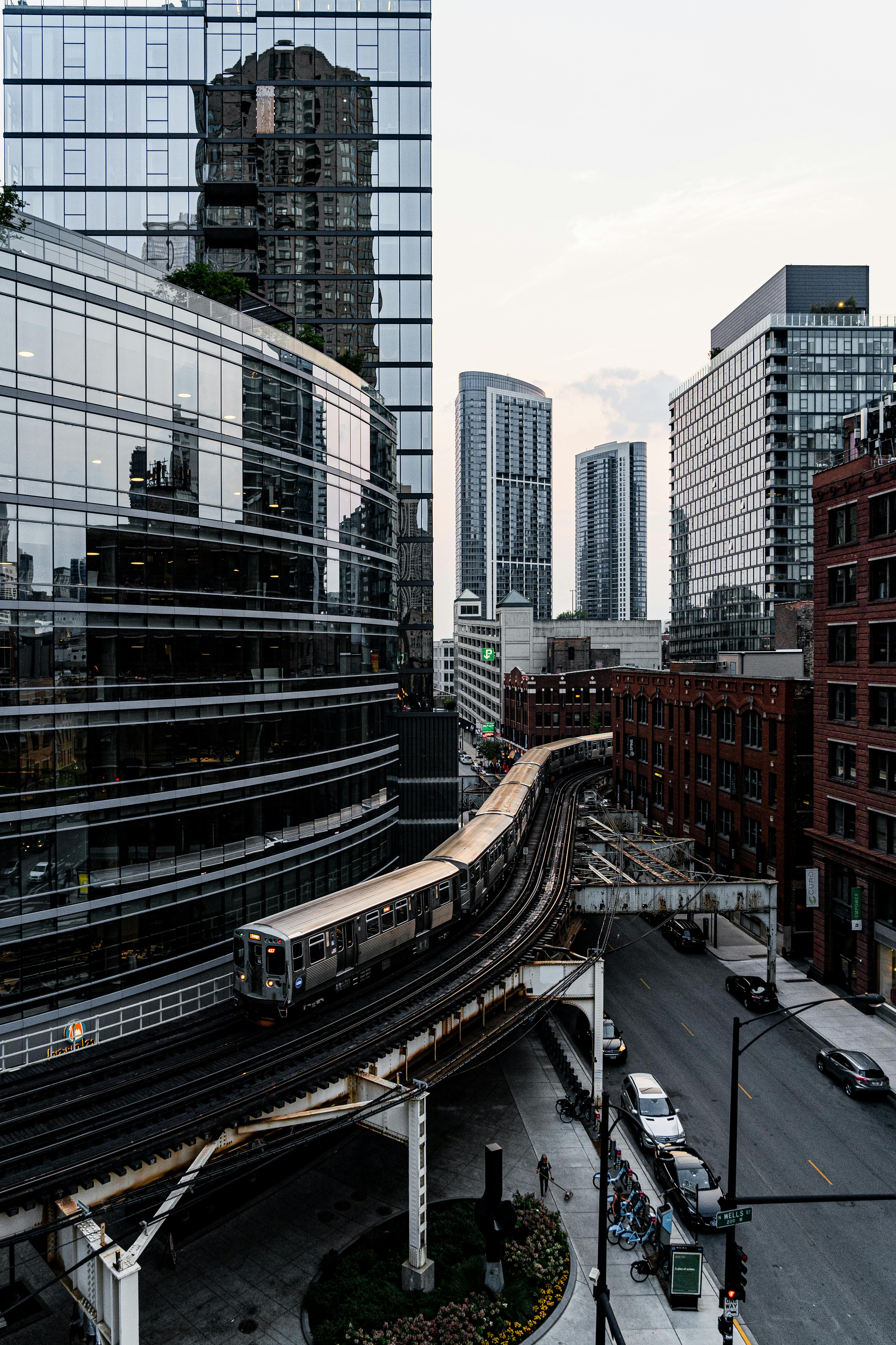 CTA L Train rounding the bend outside of a office building · Free Stock ...