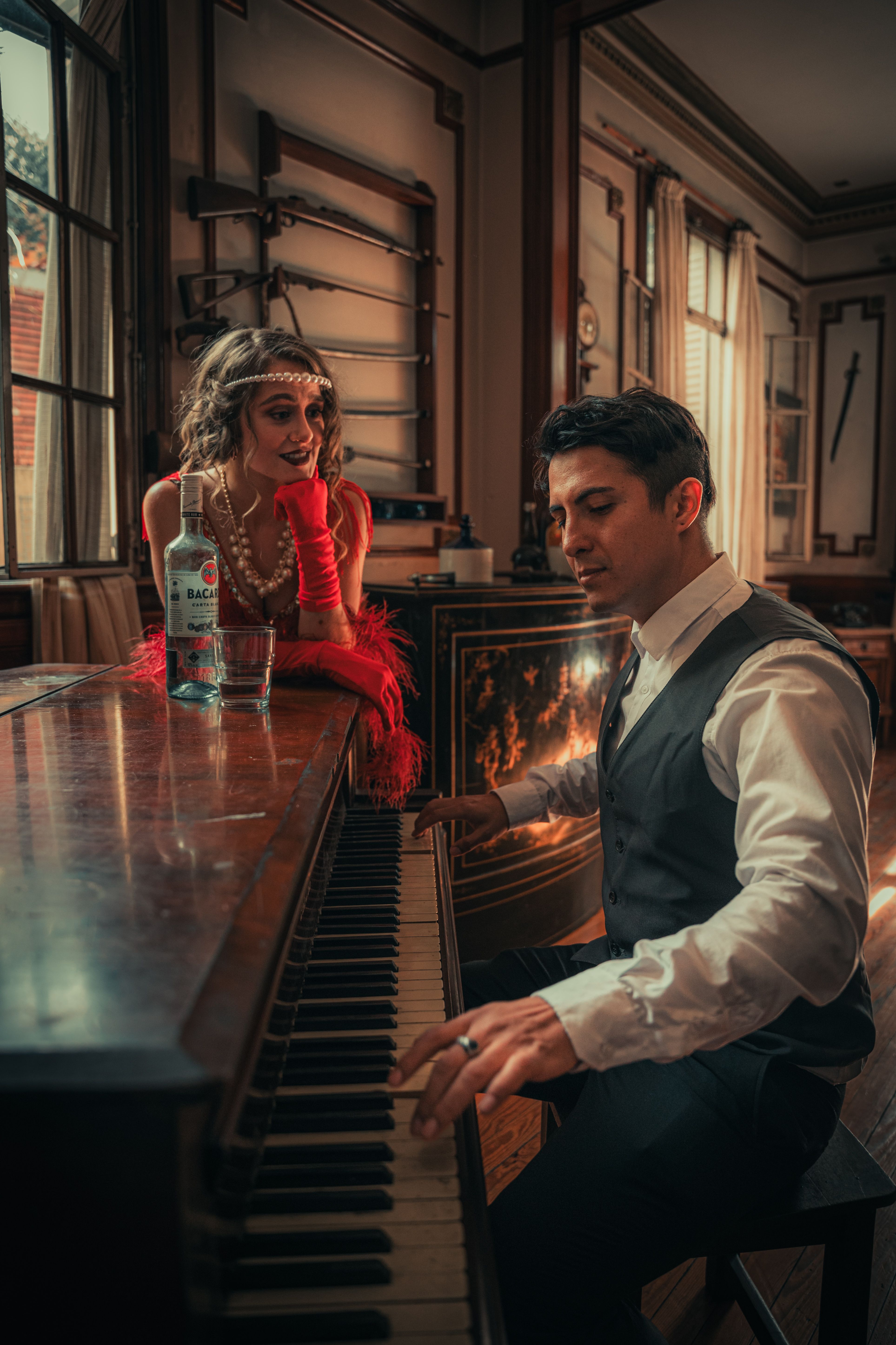 Piano Poses Photos, Download The BEST Free Piano Poses Stock Photos ...