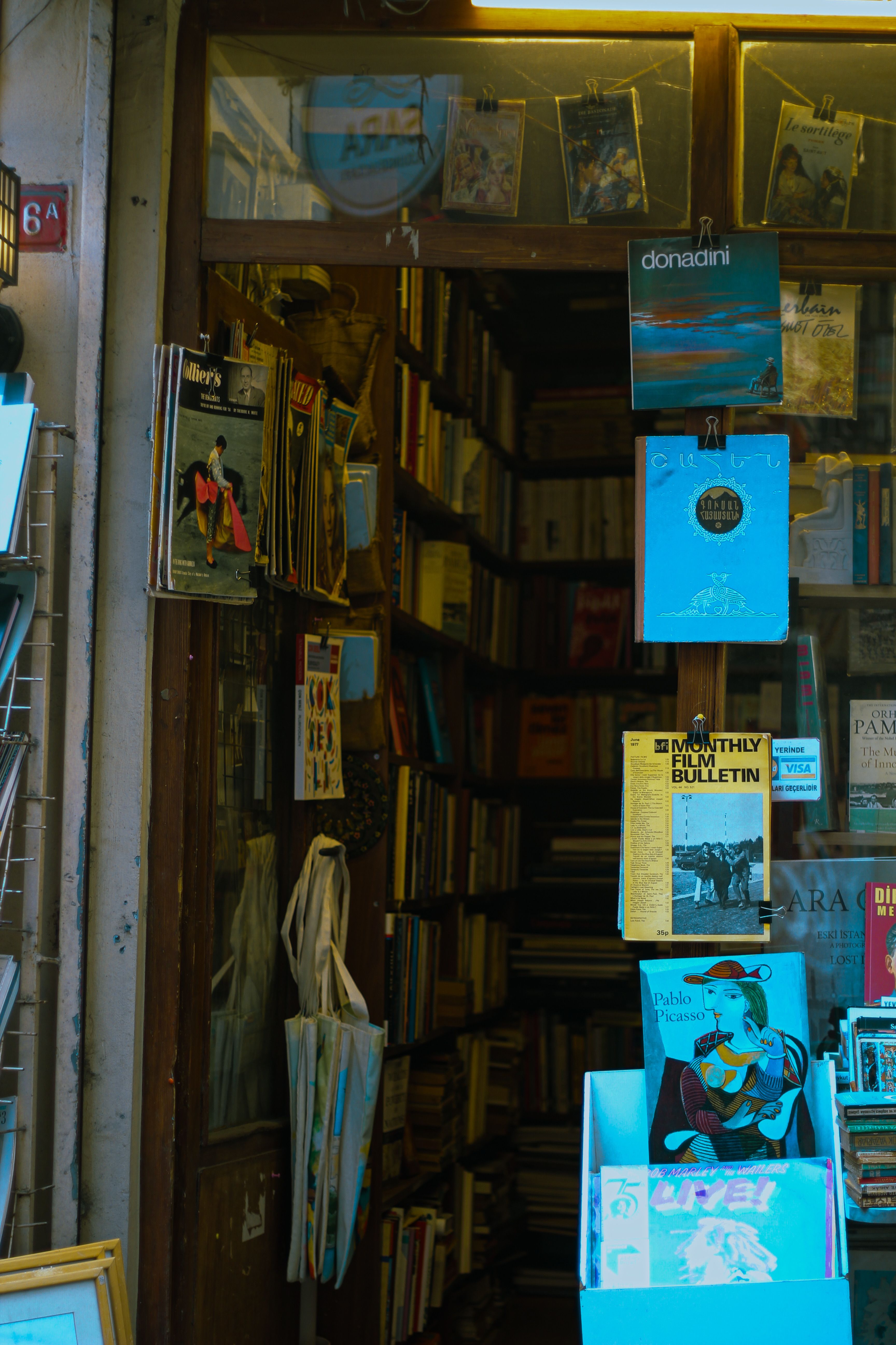 Magazines and Booklets on Display in Store · Free Stock Photo