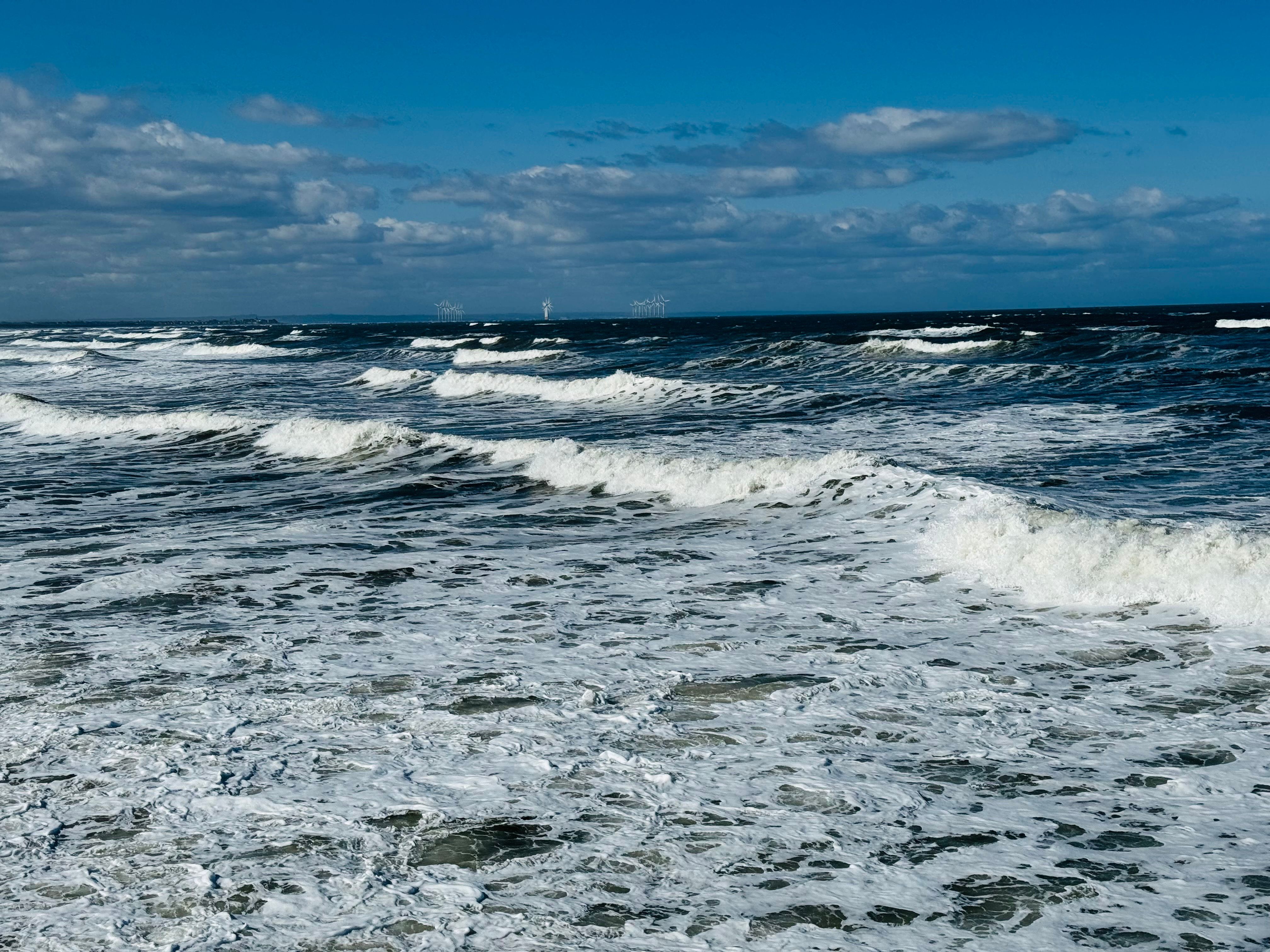 View of Waves Washing Up the Beach · Free Stock Photo
