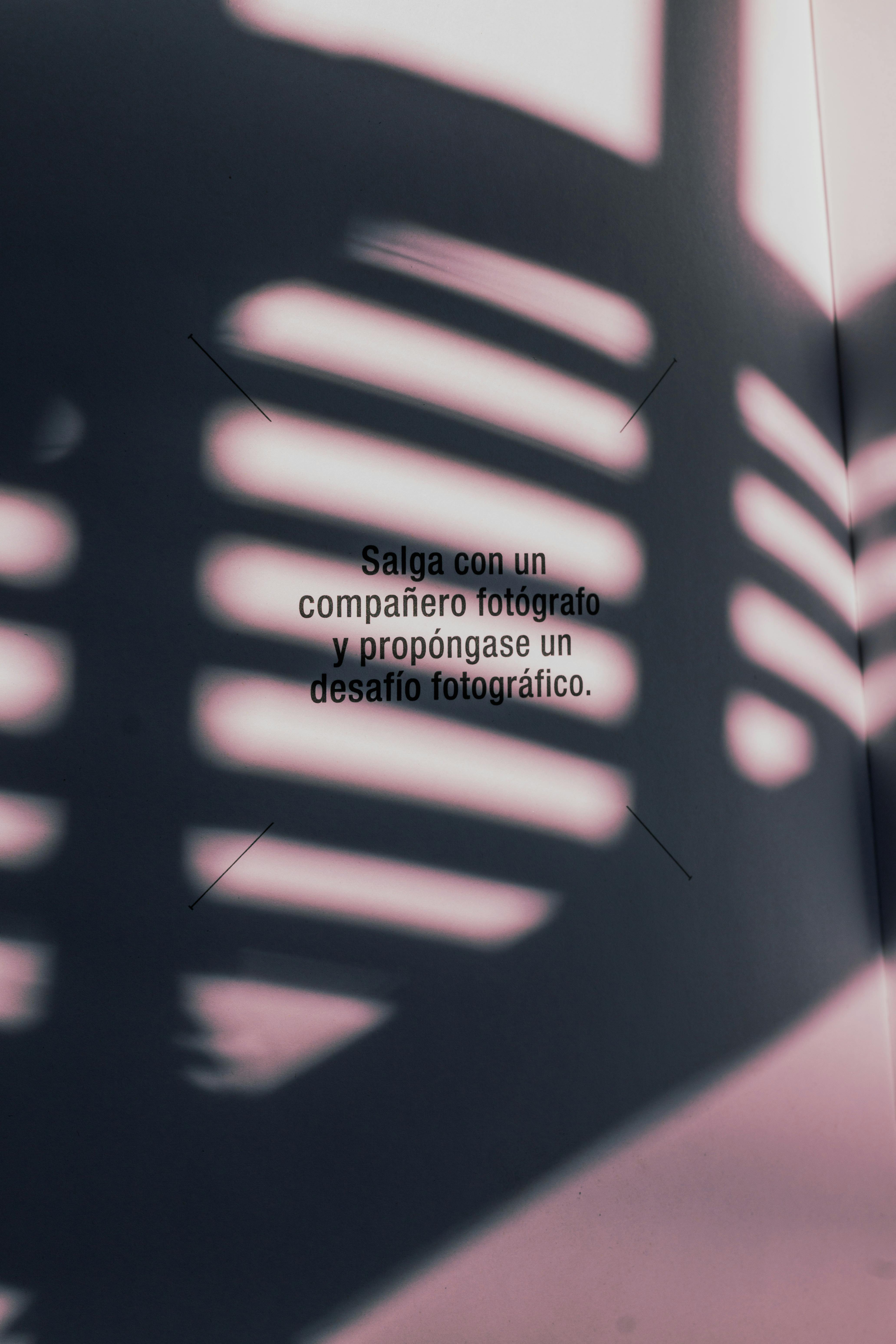 Shadows over Text in Spanish · Free Stock Photo