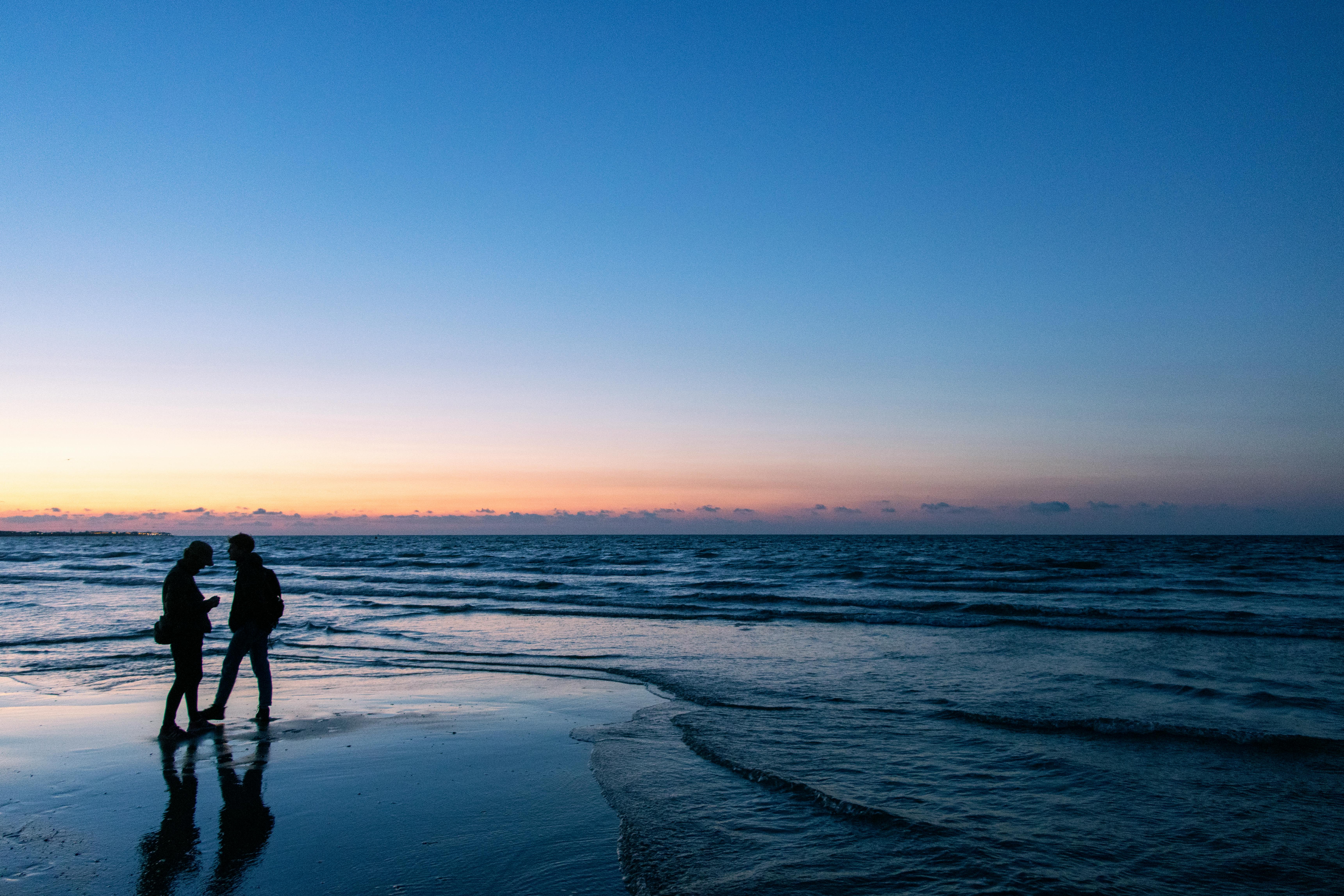 Beach walk · Free Stock Photo