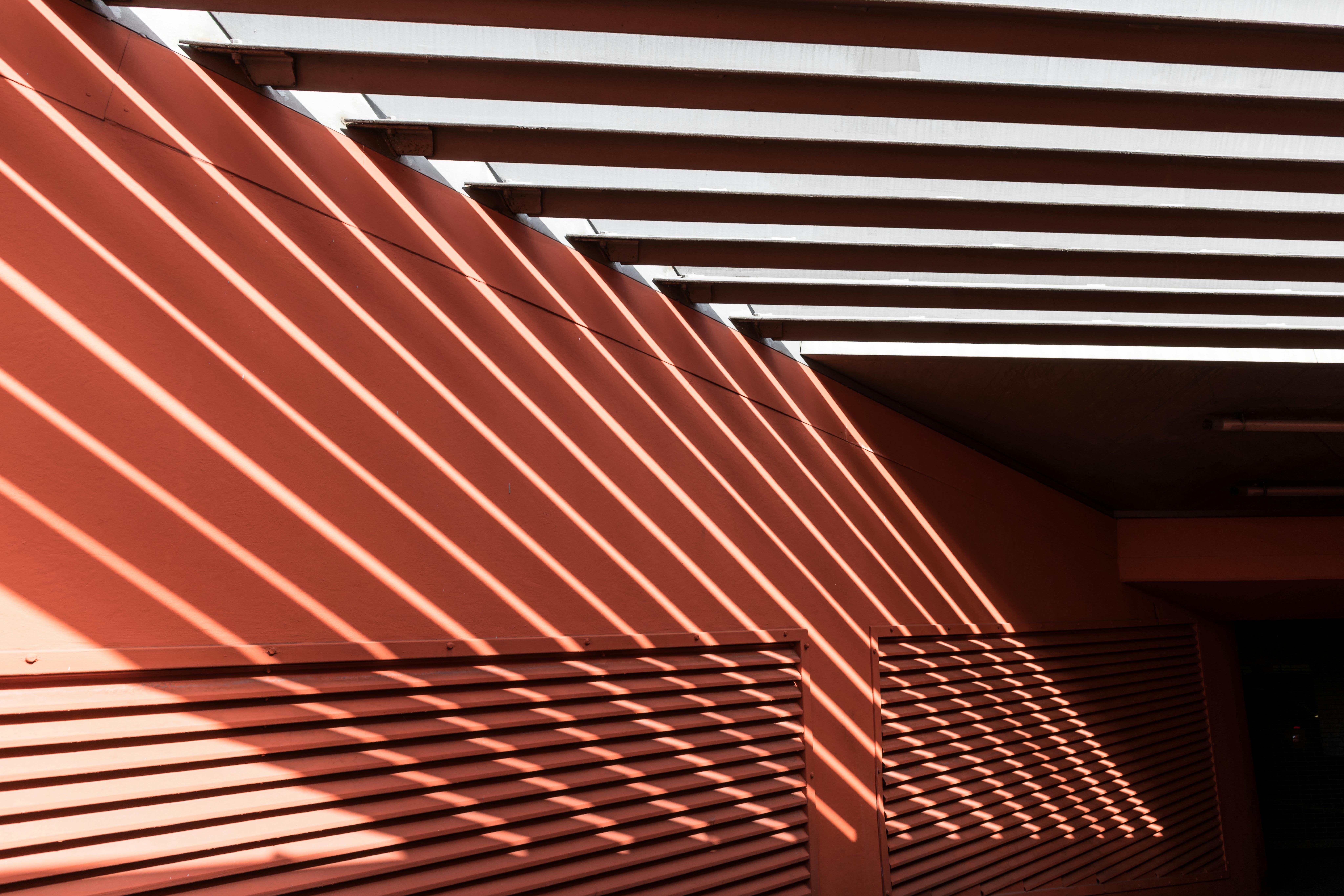 Modern Building in Sunlight · Free Stock Photo