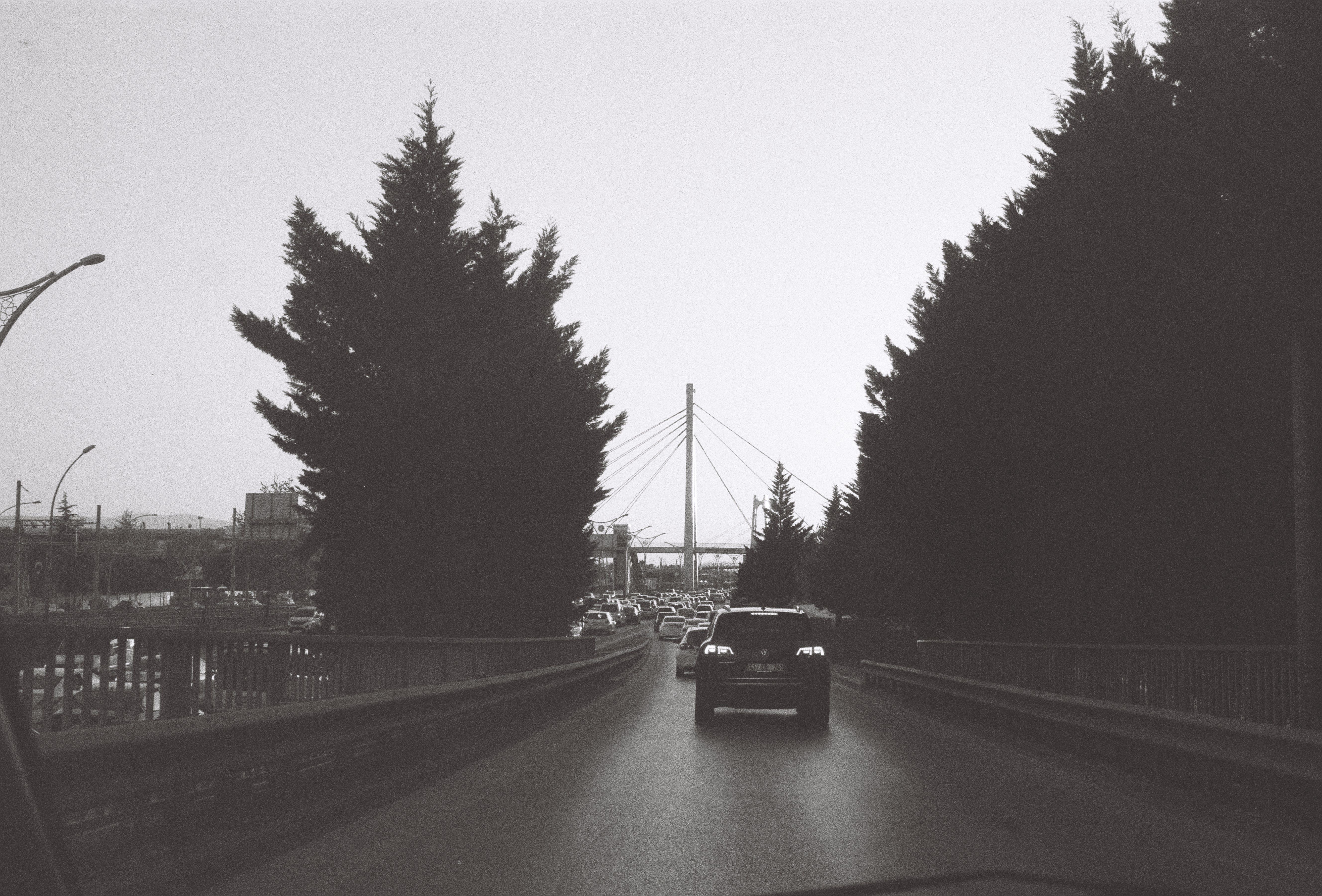 Traffic on Road towards Bridge · Free Stock Photo
