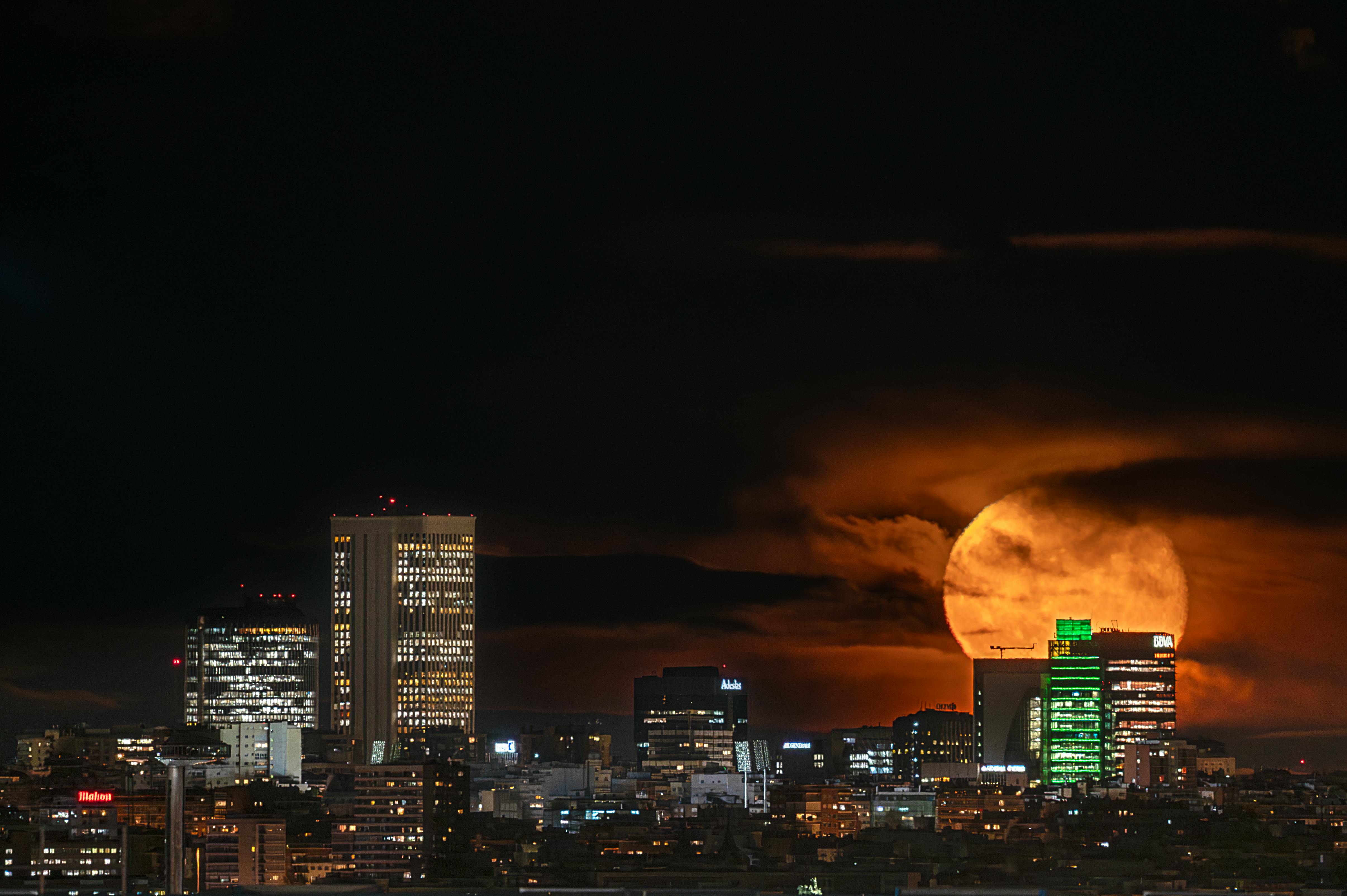 Moon over City at Night · Free Stock Photo