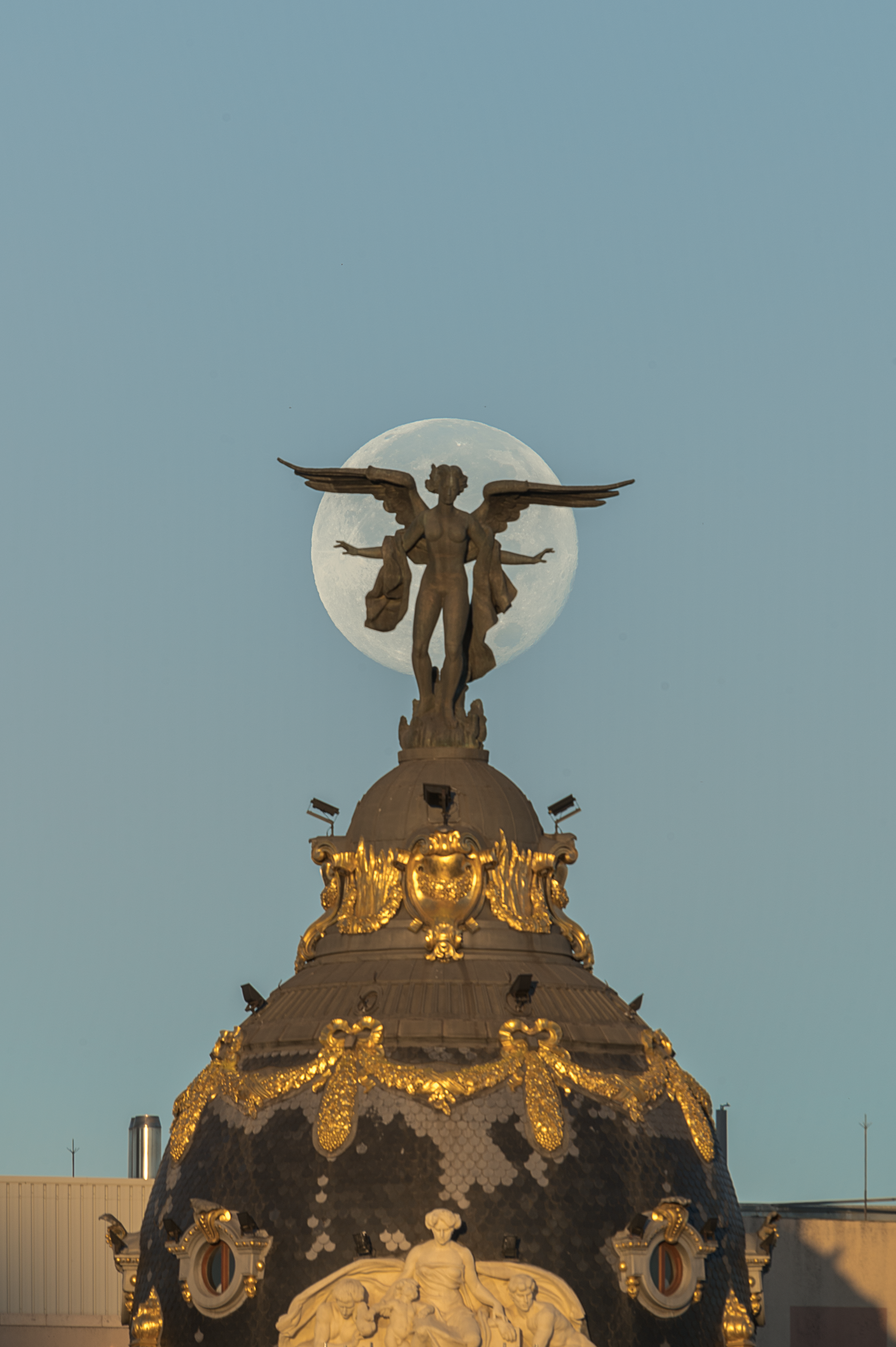 Victoria Alada Bronze Statue on Roof of Edificio Metropolis in Madrid ...