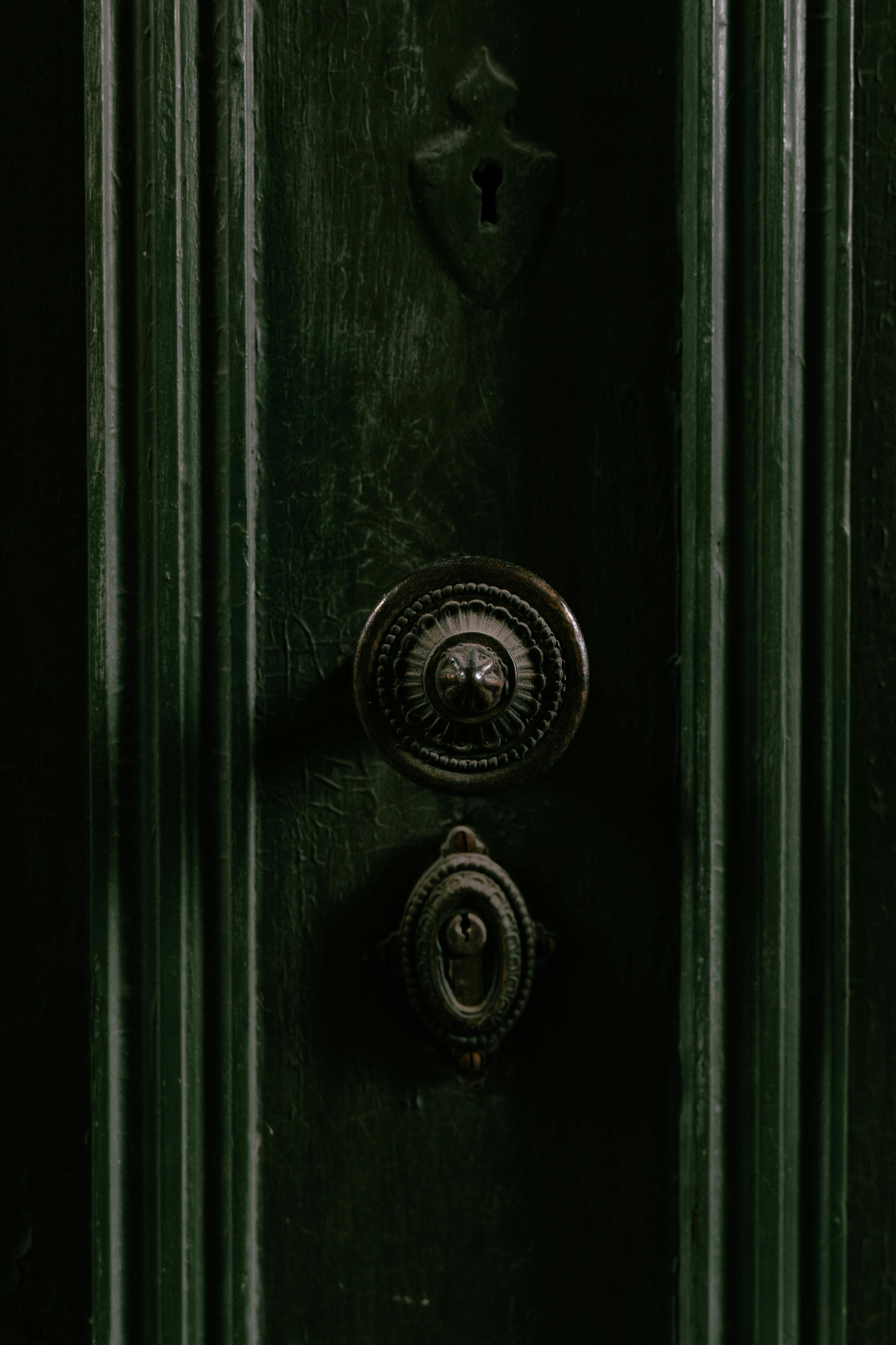 Handle and Key Hole on Antique Dark Green Door · Free Stock Photo