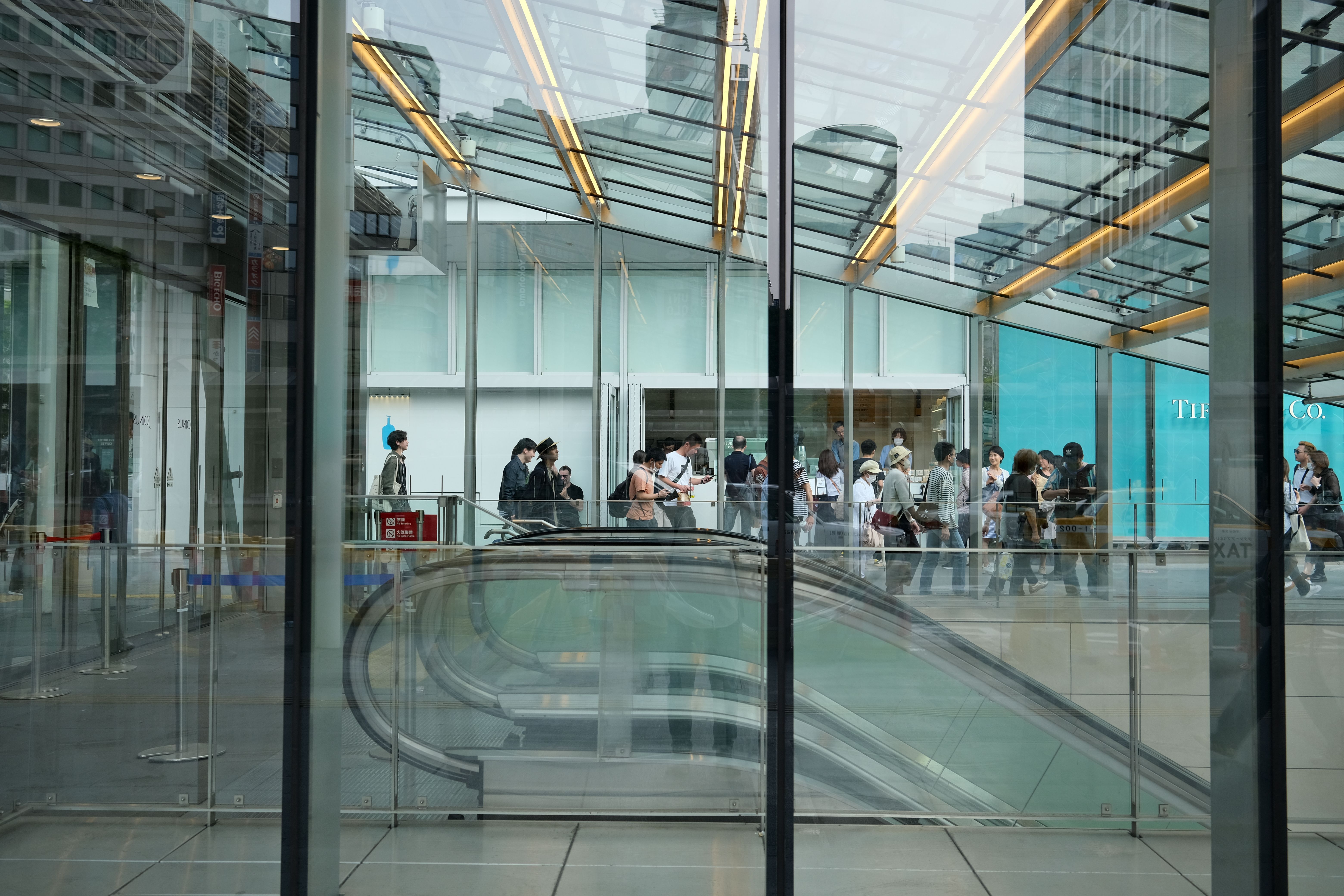 Escalator at Airport Terminal in Yokohama, Japan · Free Stock Photo