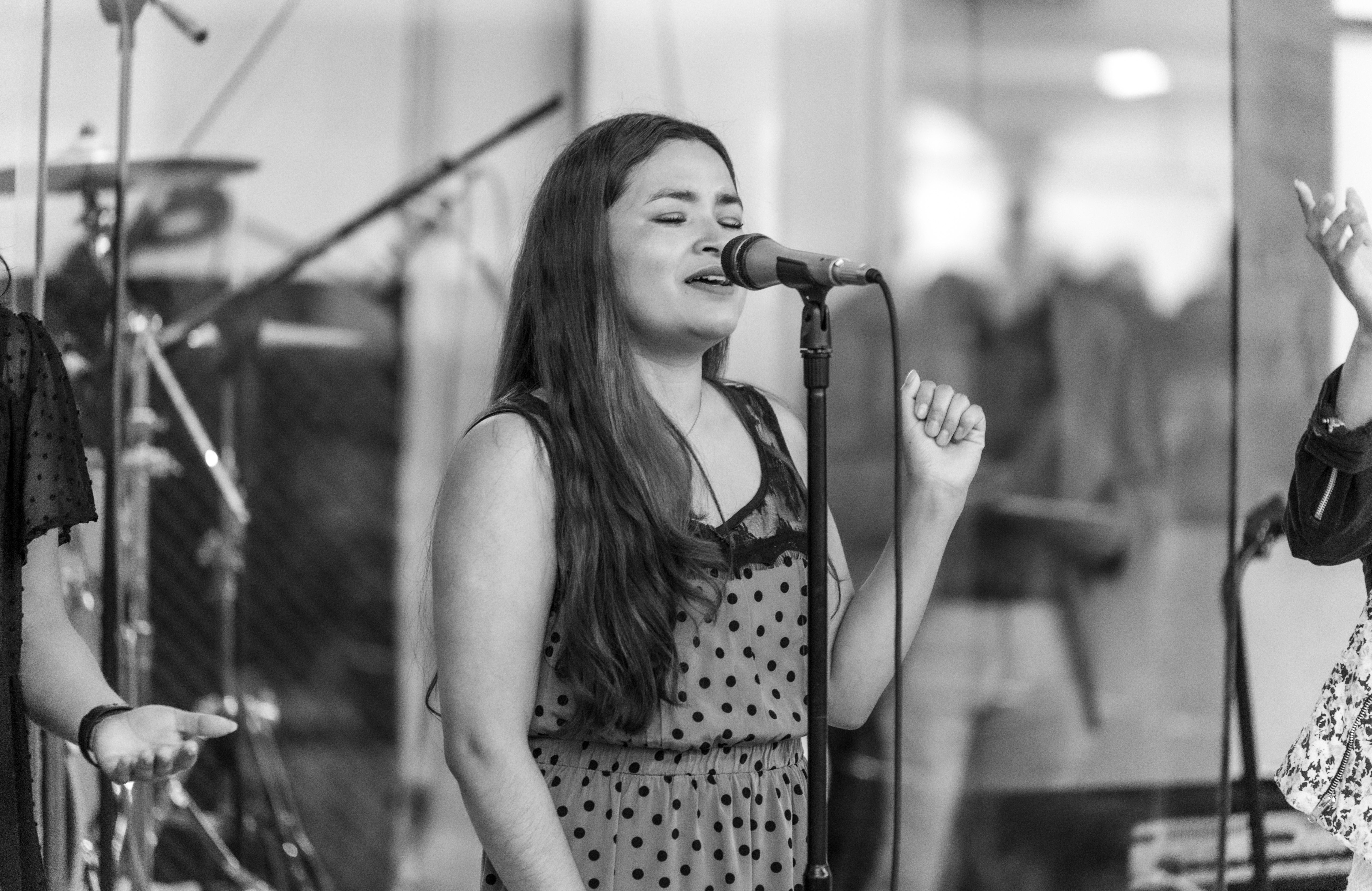 Beautiful Singer Performing · Free Stock Photo