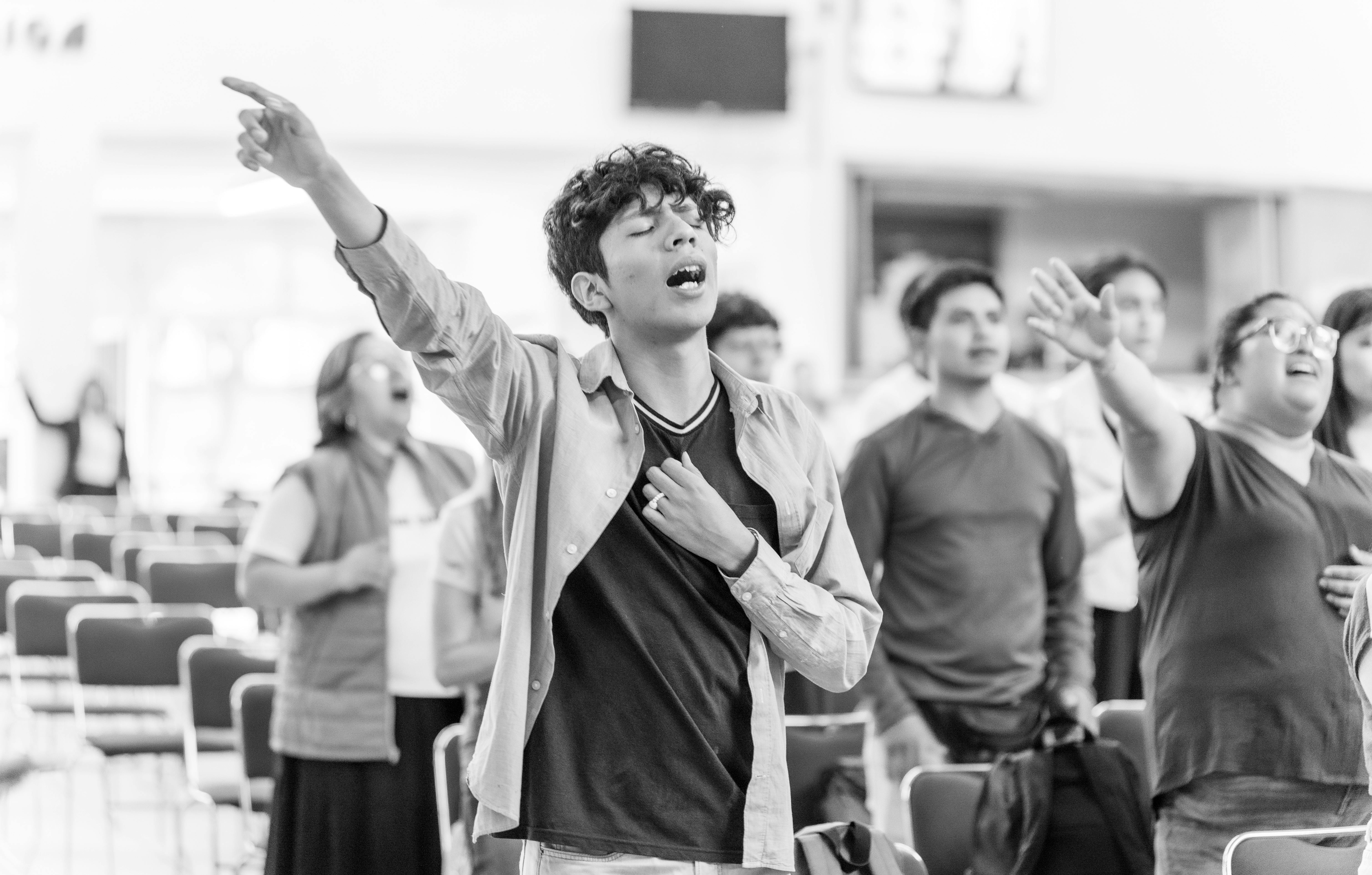 Foto de stock gratuita sobre adentro, adorar, adultos, alabando ...