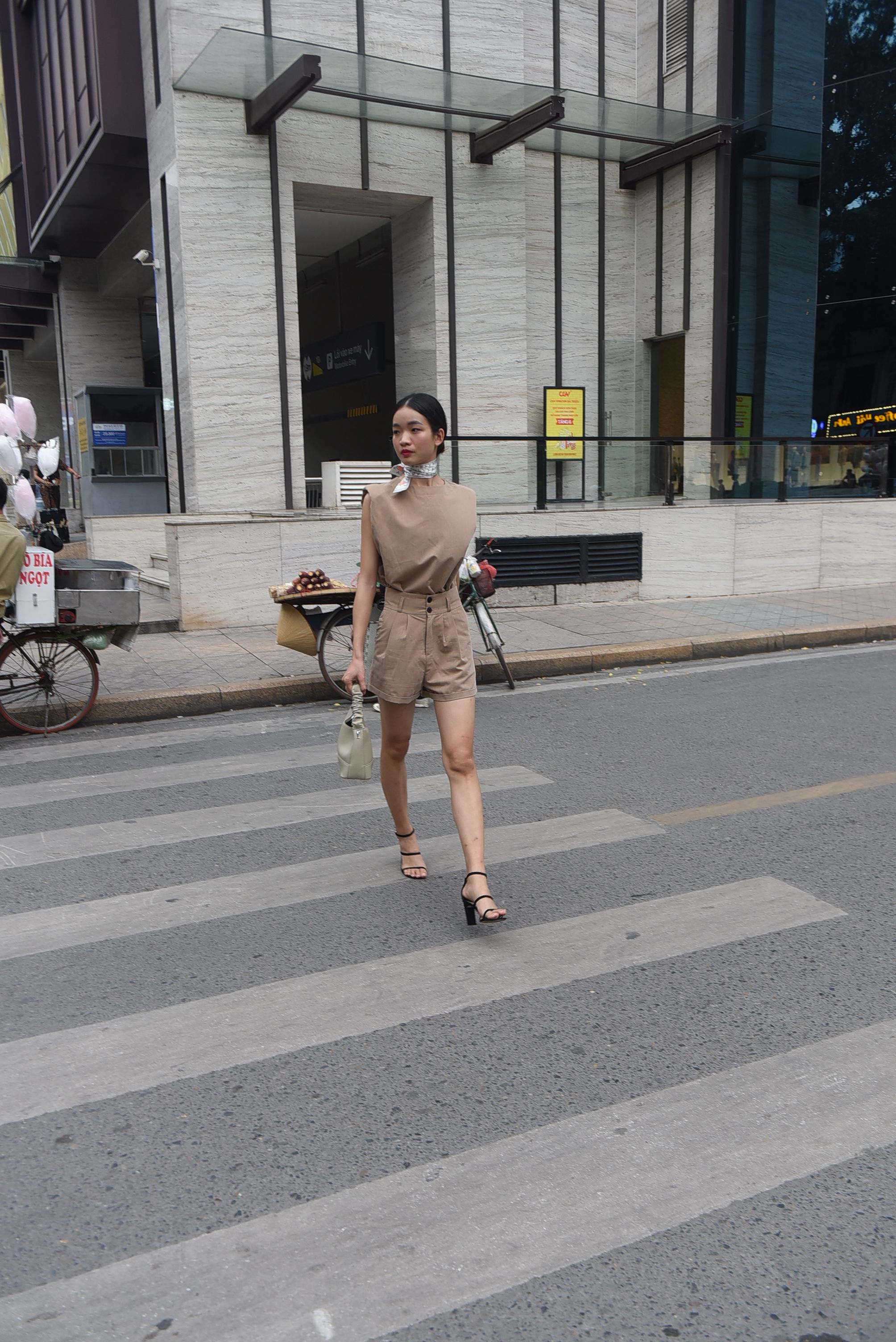 Confident Woman Walking Downtown City Legs Smooth Photos, Download The ...