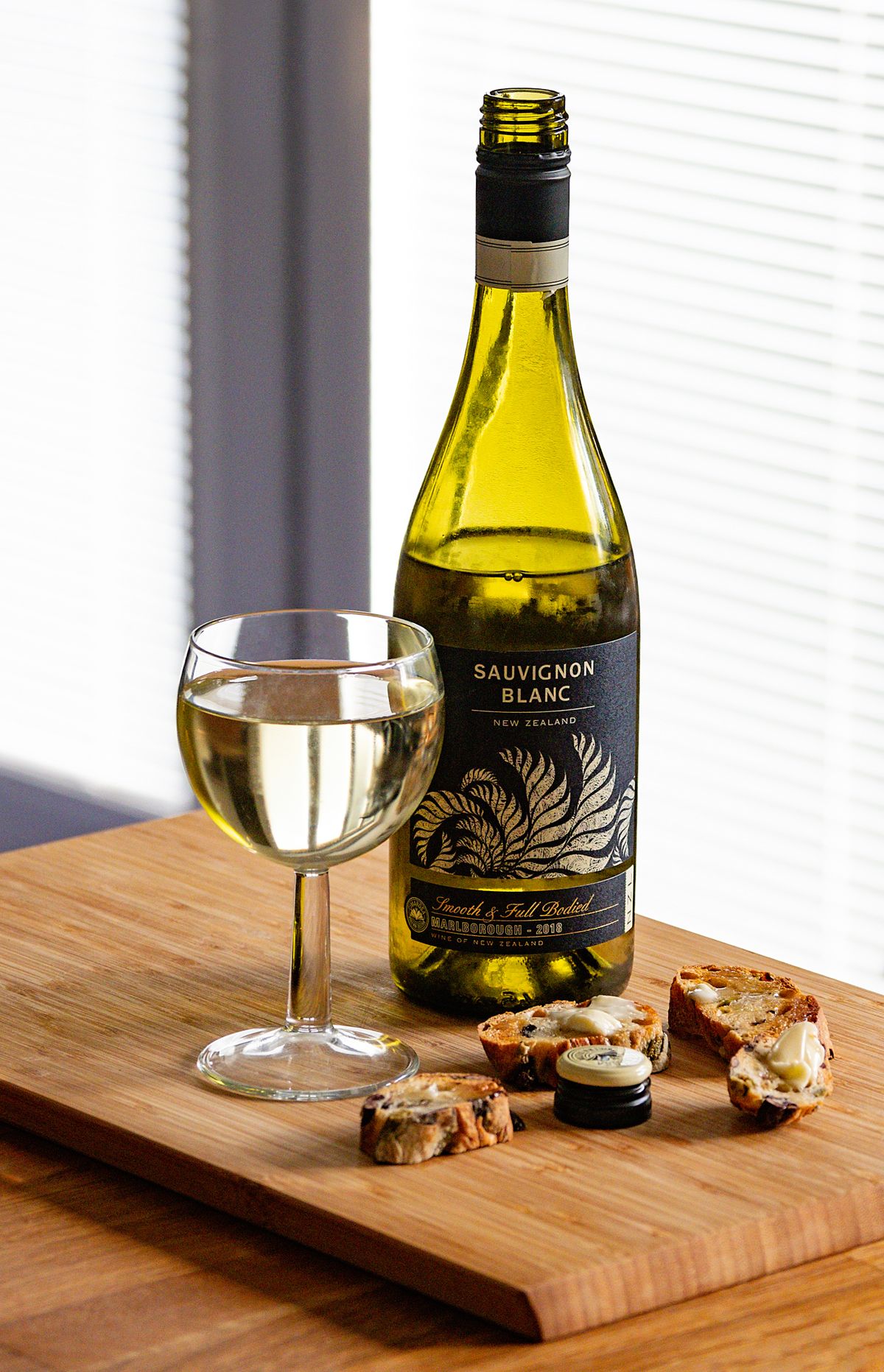 Wine Bottle Photos, Download The BEST Free Wine Bottle Stock Photos ...