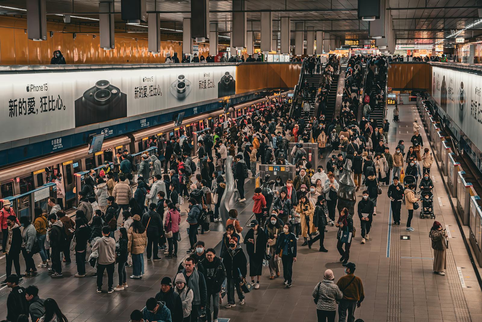 Subway Crowd Photos, Download The BEST Free Subway Crowd Stock Photos ...
