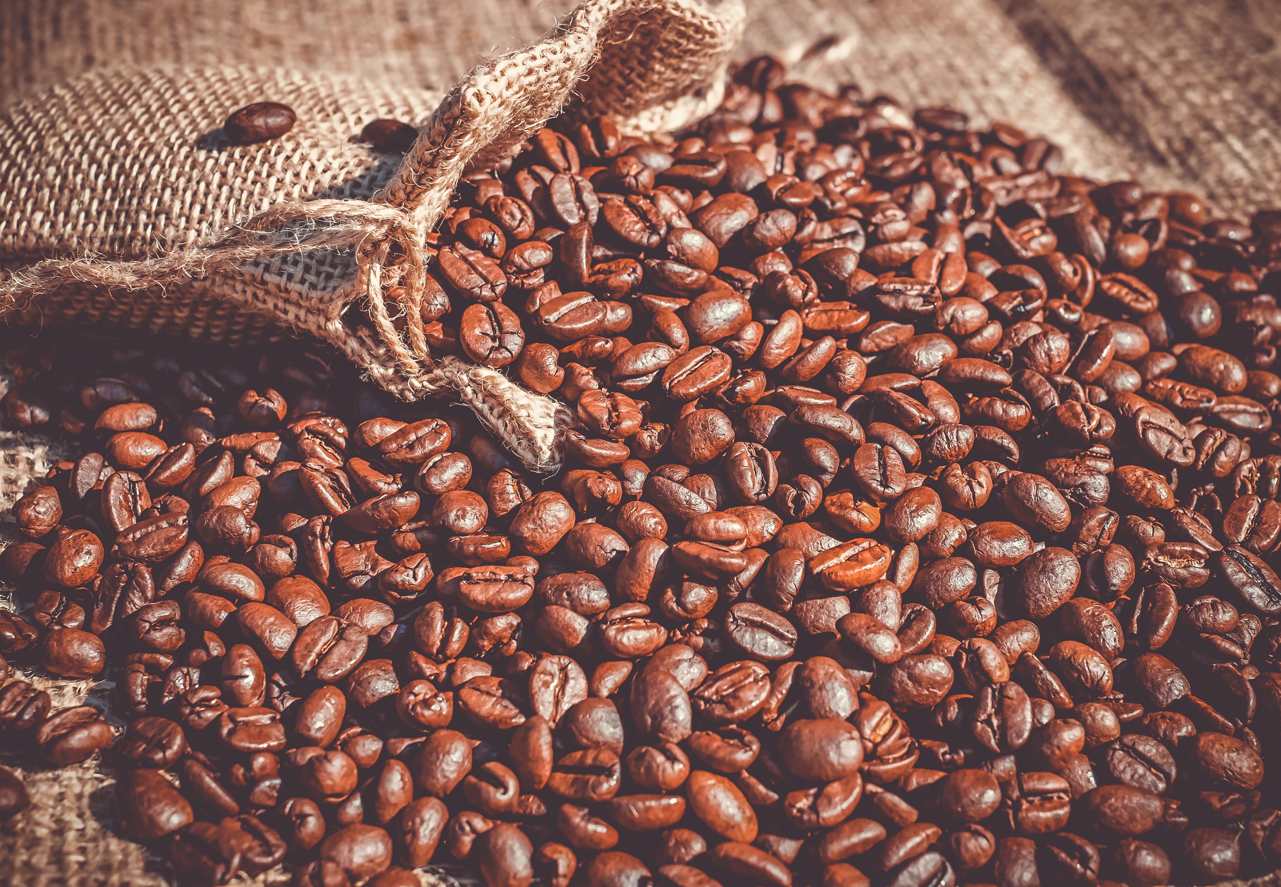 Fotografía En Primer Plano De Granos De Café Tostados · Foto de stock ...