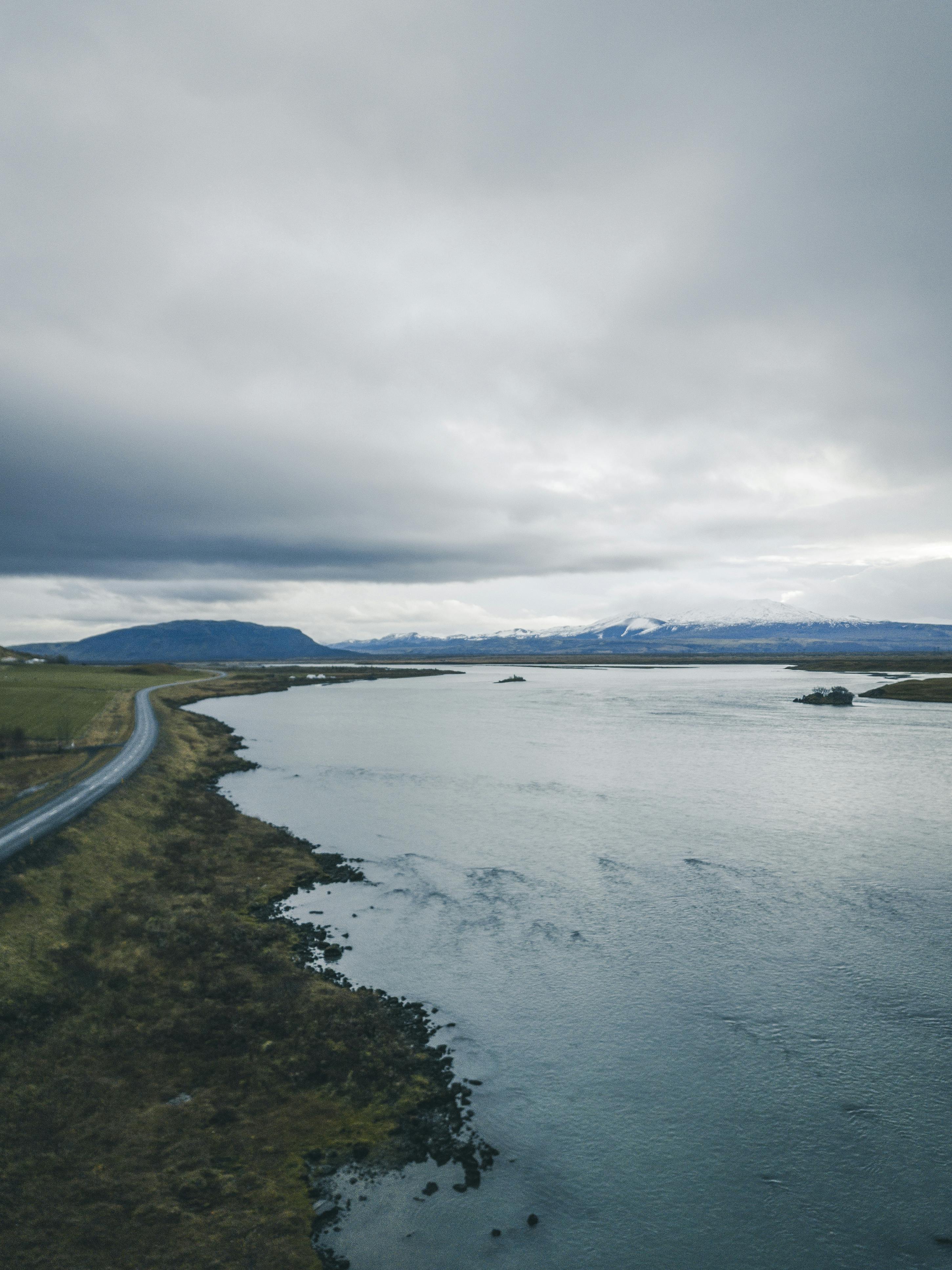 Road and Lake Scenery · Free Stock Photo