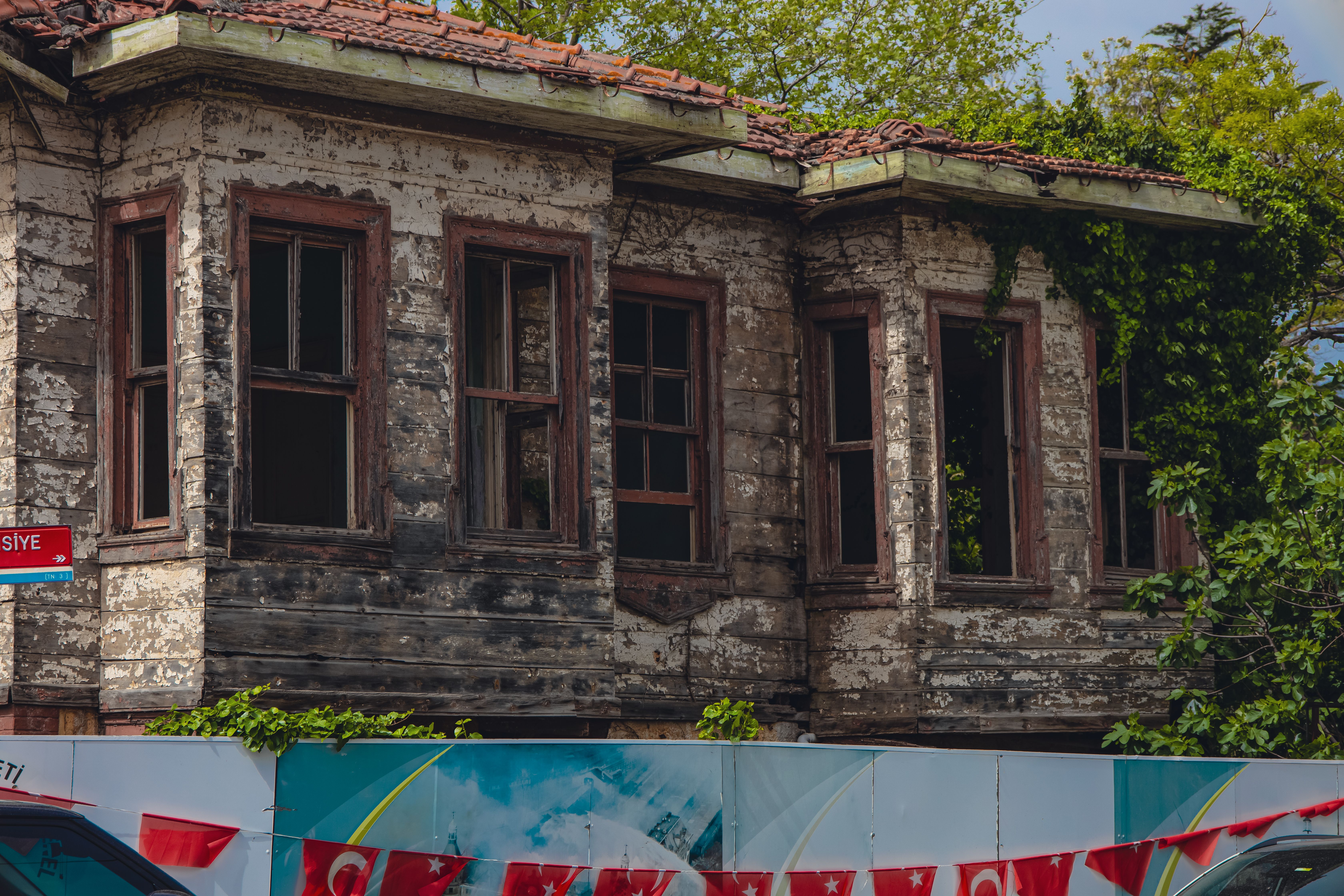 Abandoned, Destroyed House · Free Stock Photo