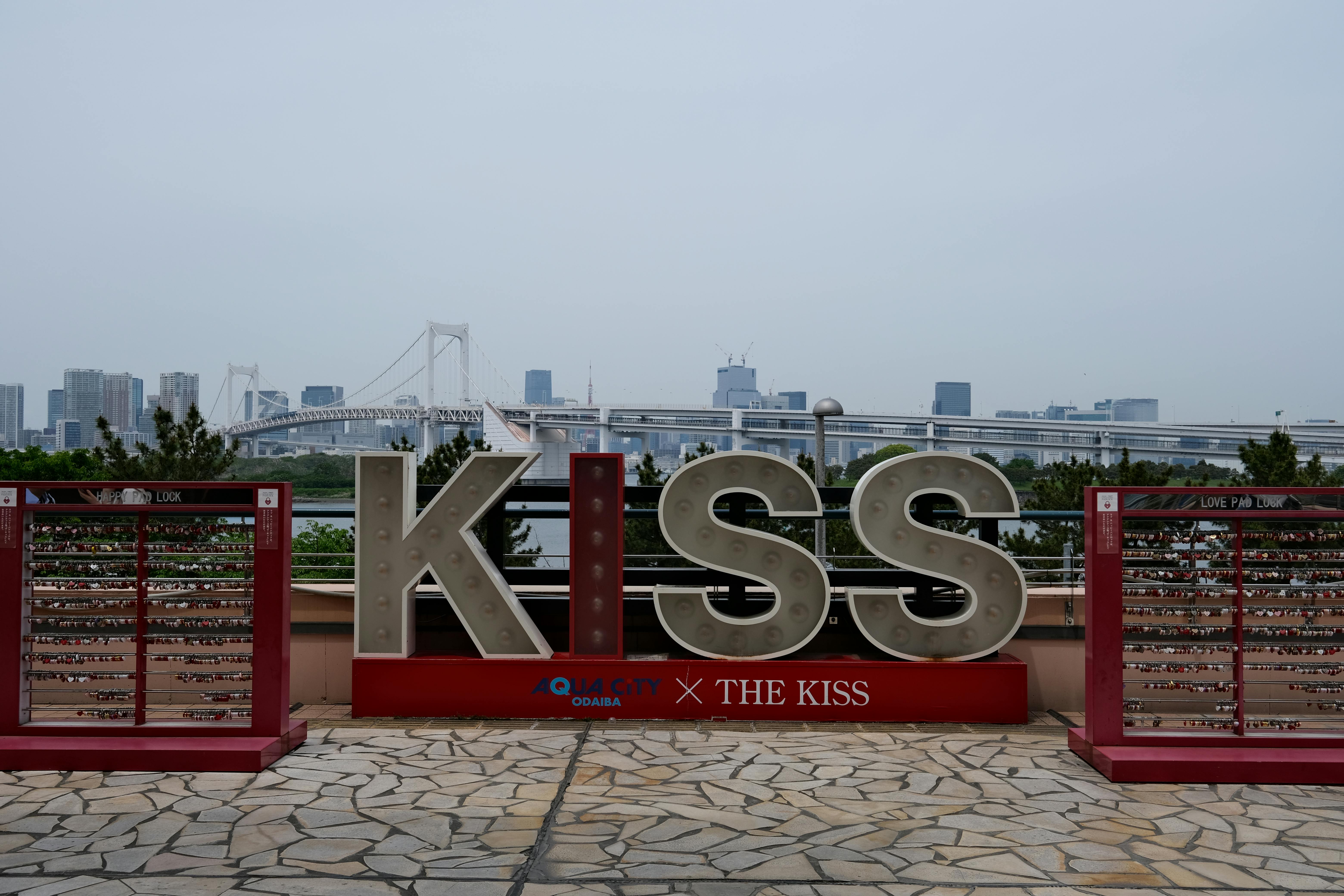 Kiss Sign in Park in Tokyo · Free Stock Photo