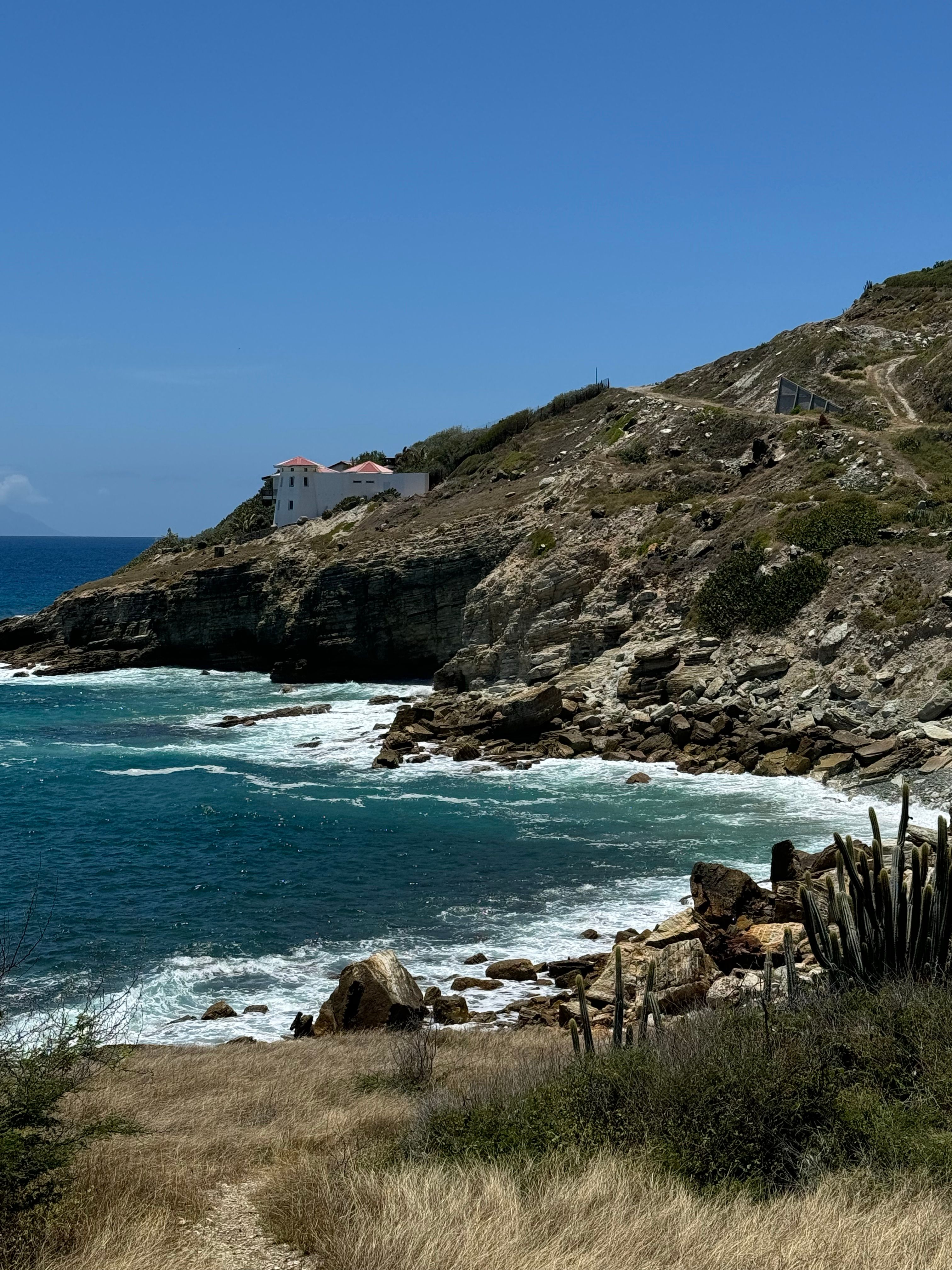 Hill and Building on Sea Coast · Free Stock Photo