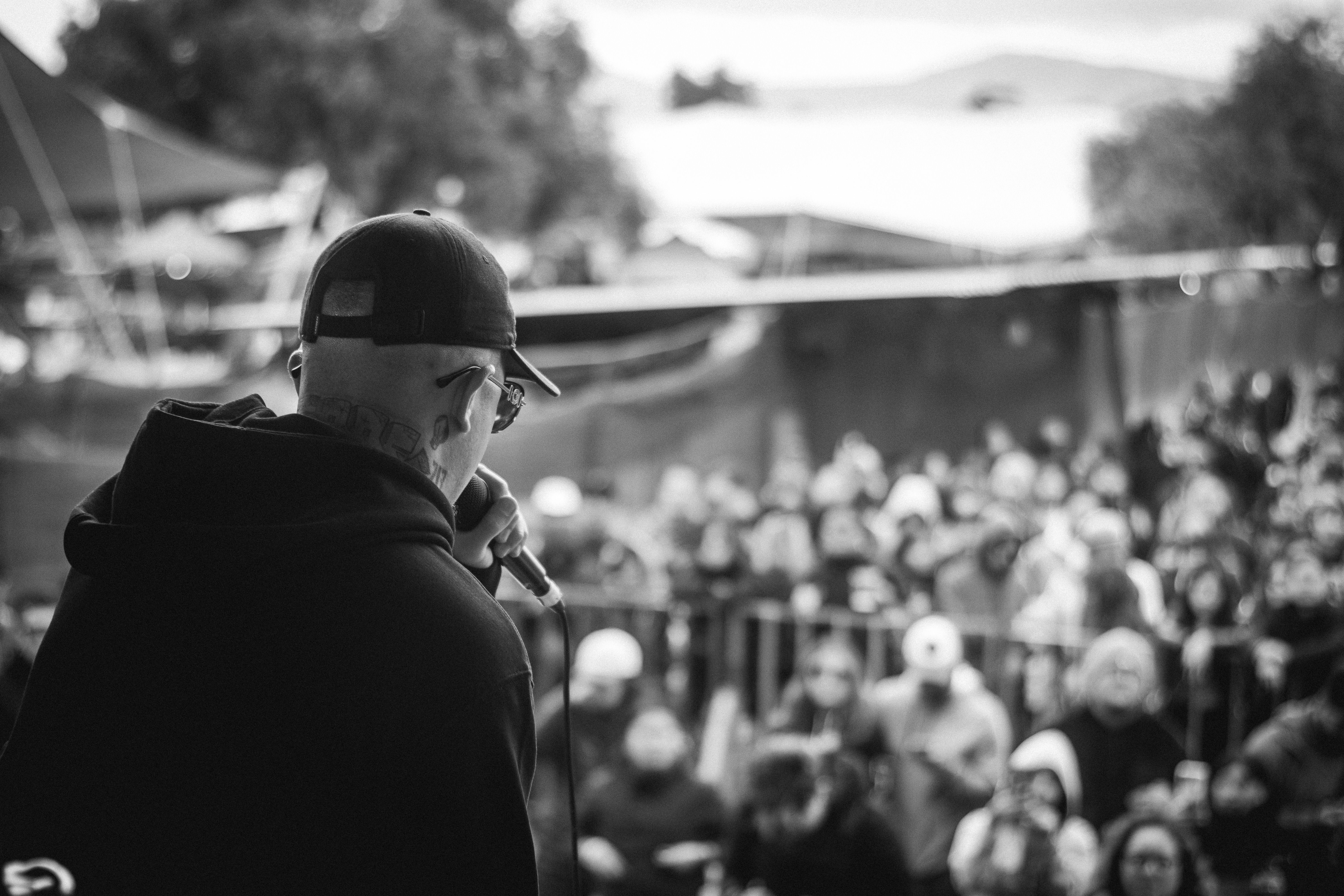 Singer on Stage in Front of an Audience · Free Stock Photo