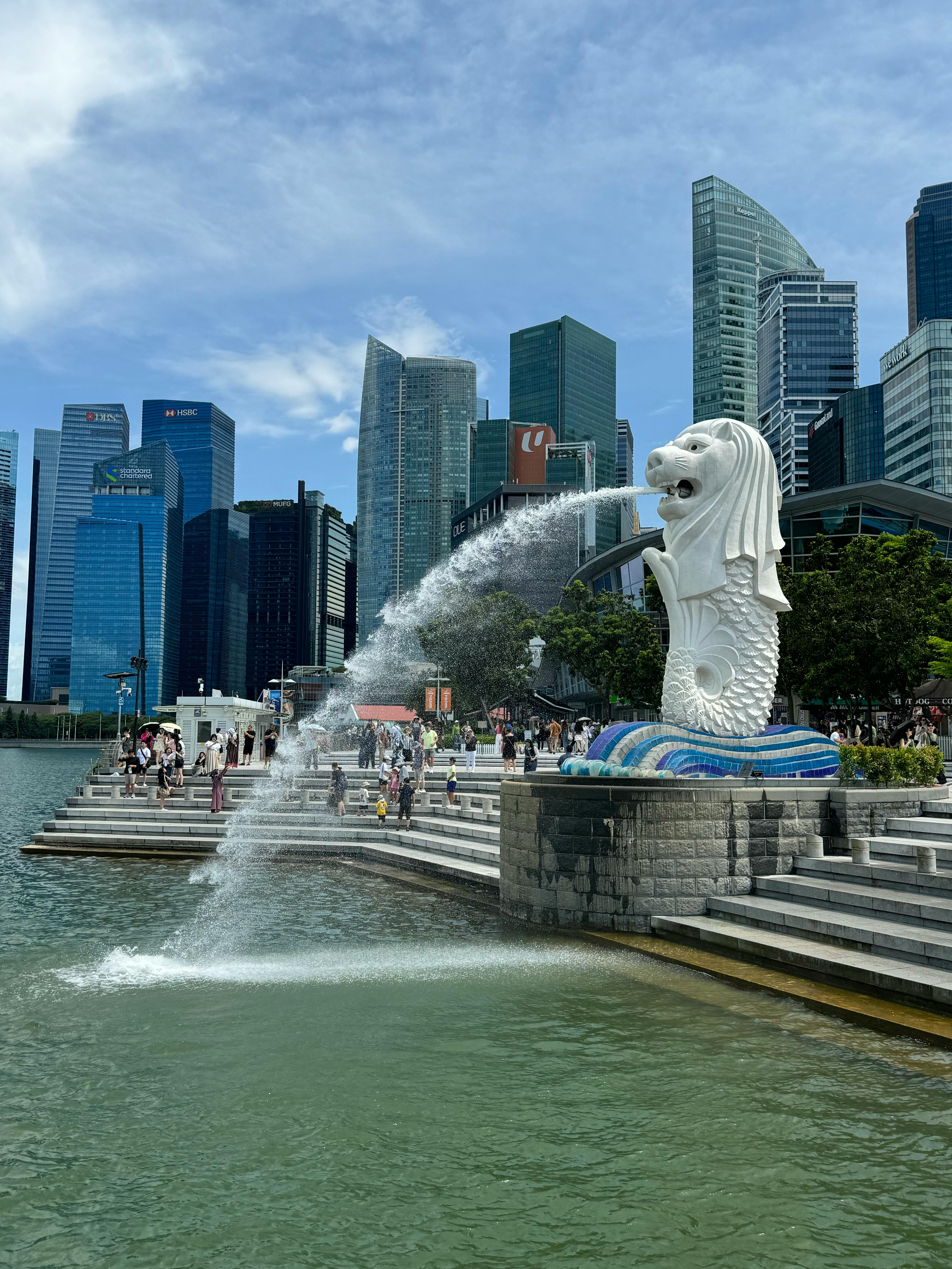 Merlion Fountain in Bay in Singapore · Free Stock Photo