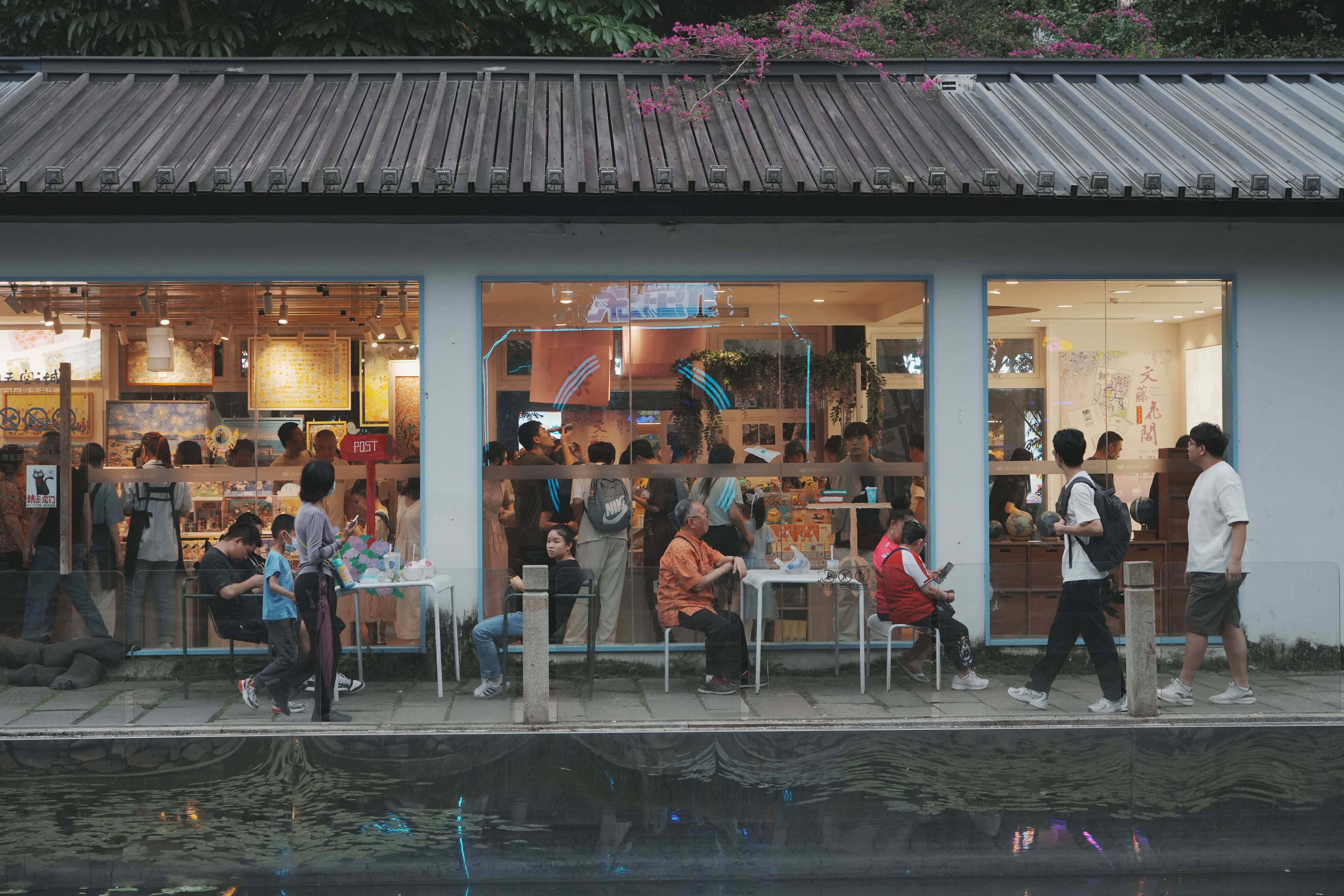 People at Cafe in Town · Free Stock Photo