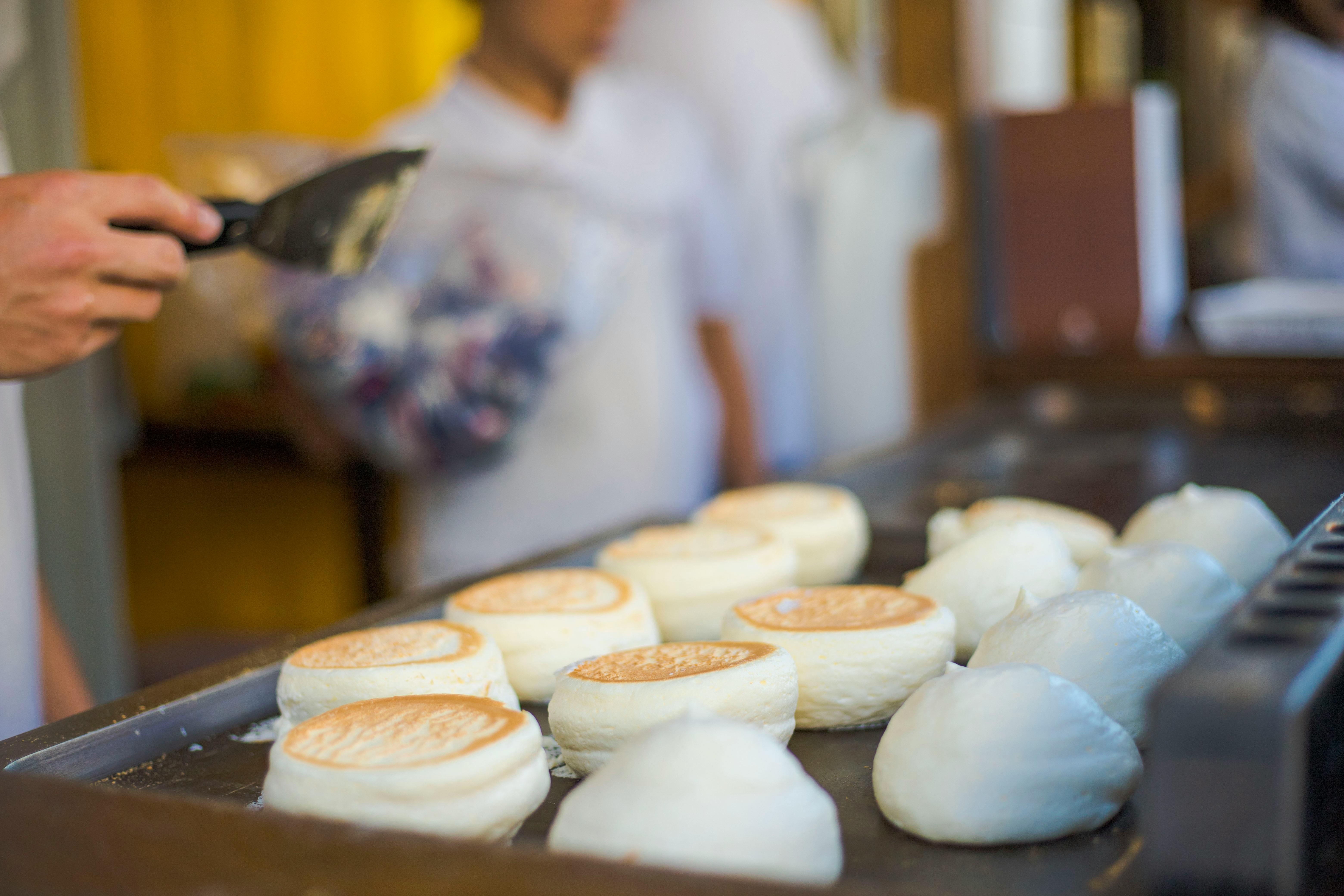 Close-up of Fluffy Pancakes being Cooked on a Pan · Free Stock Photo