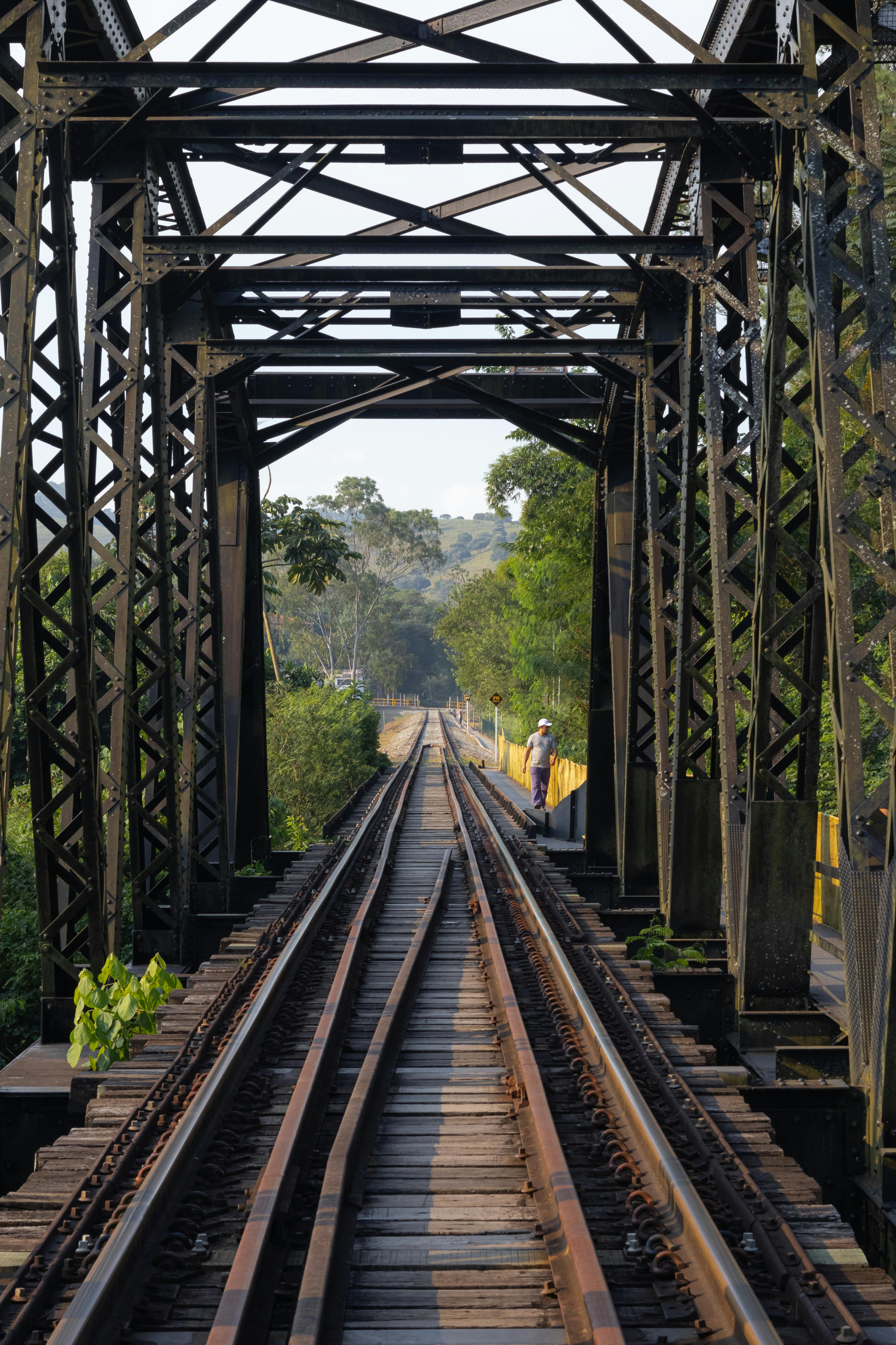 A train tracks going over a bridge · Free Stock Photo