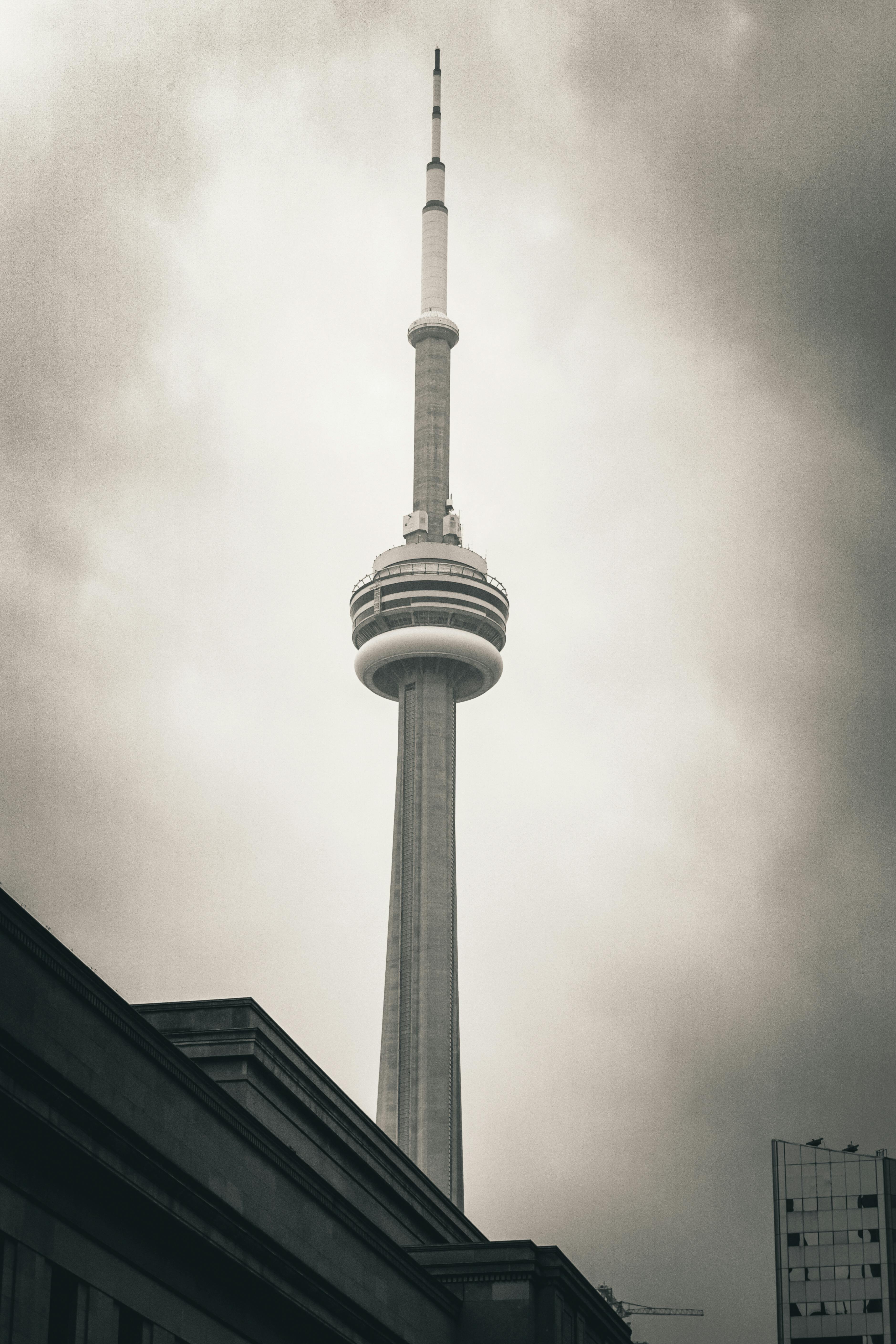 Communication and Observation Tower in Toronto · Free Stock Photo