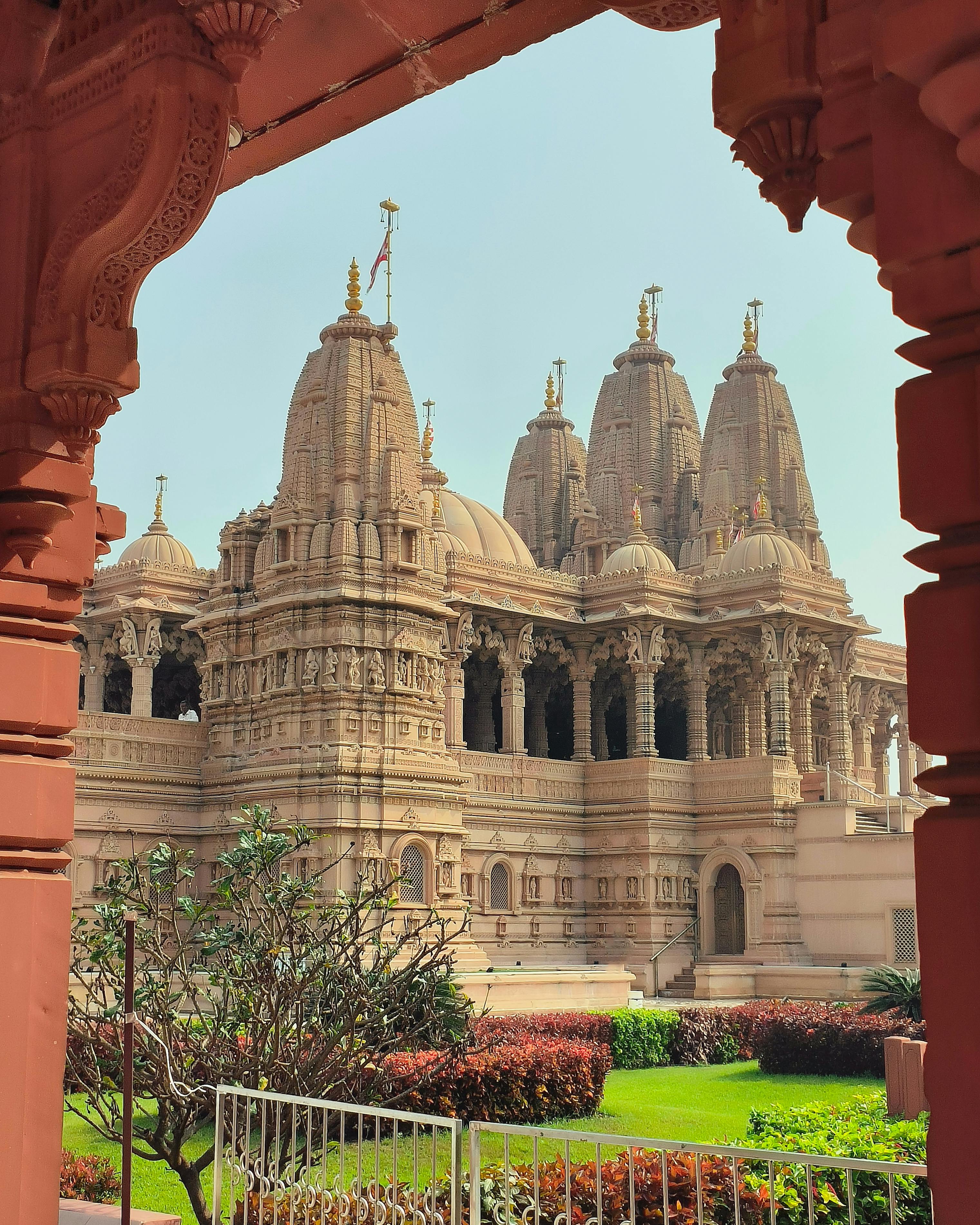 BAPS Shri Swaminarayan Mandir Hindu Temple · Free Stock Photo
