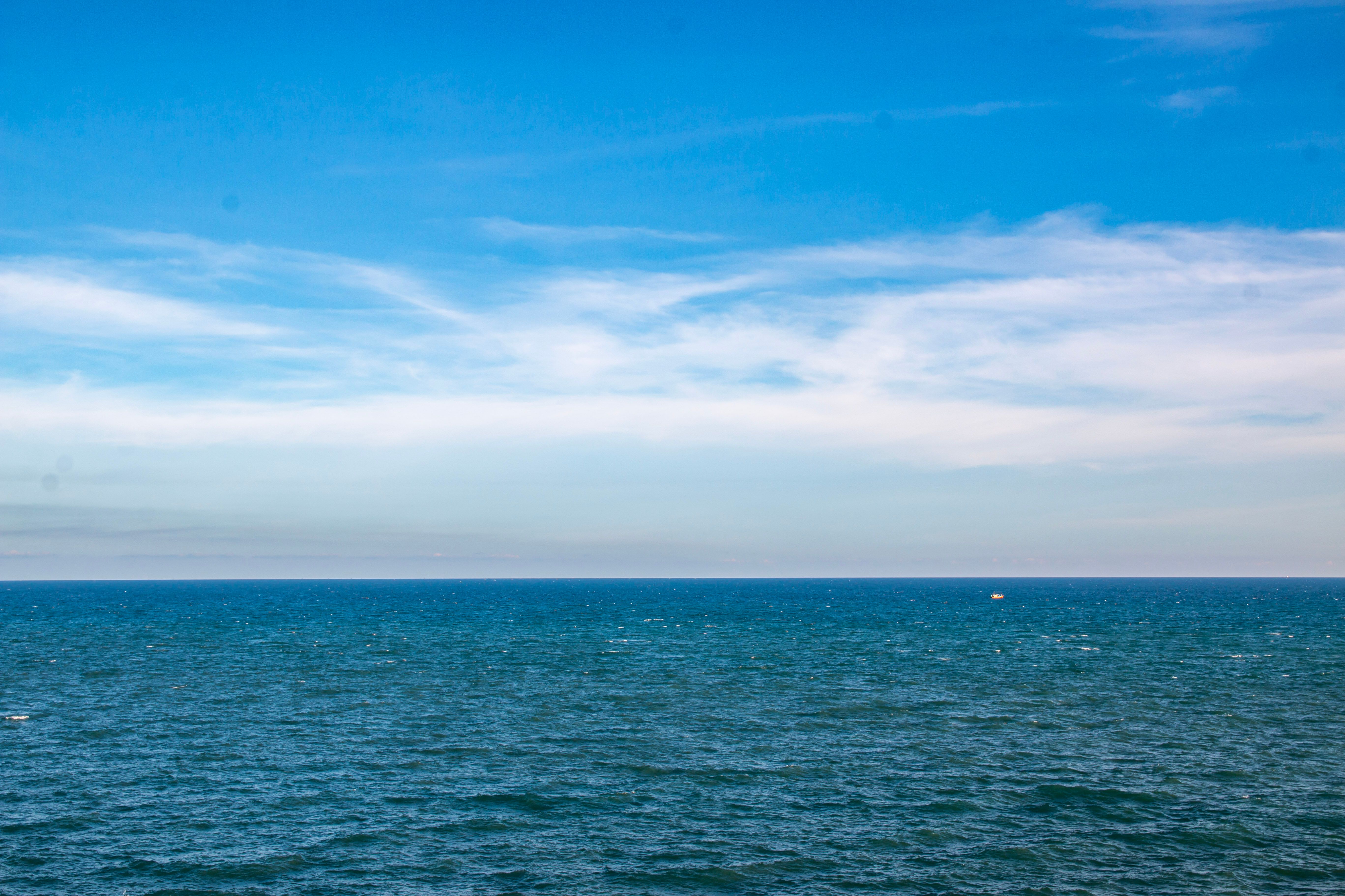A view of the ocean from a boat · Free Stock Photo