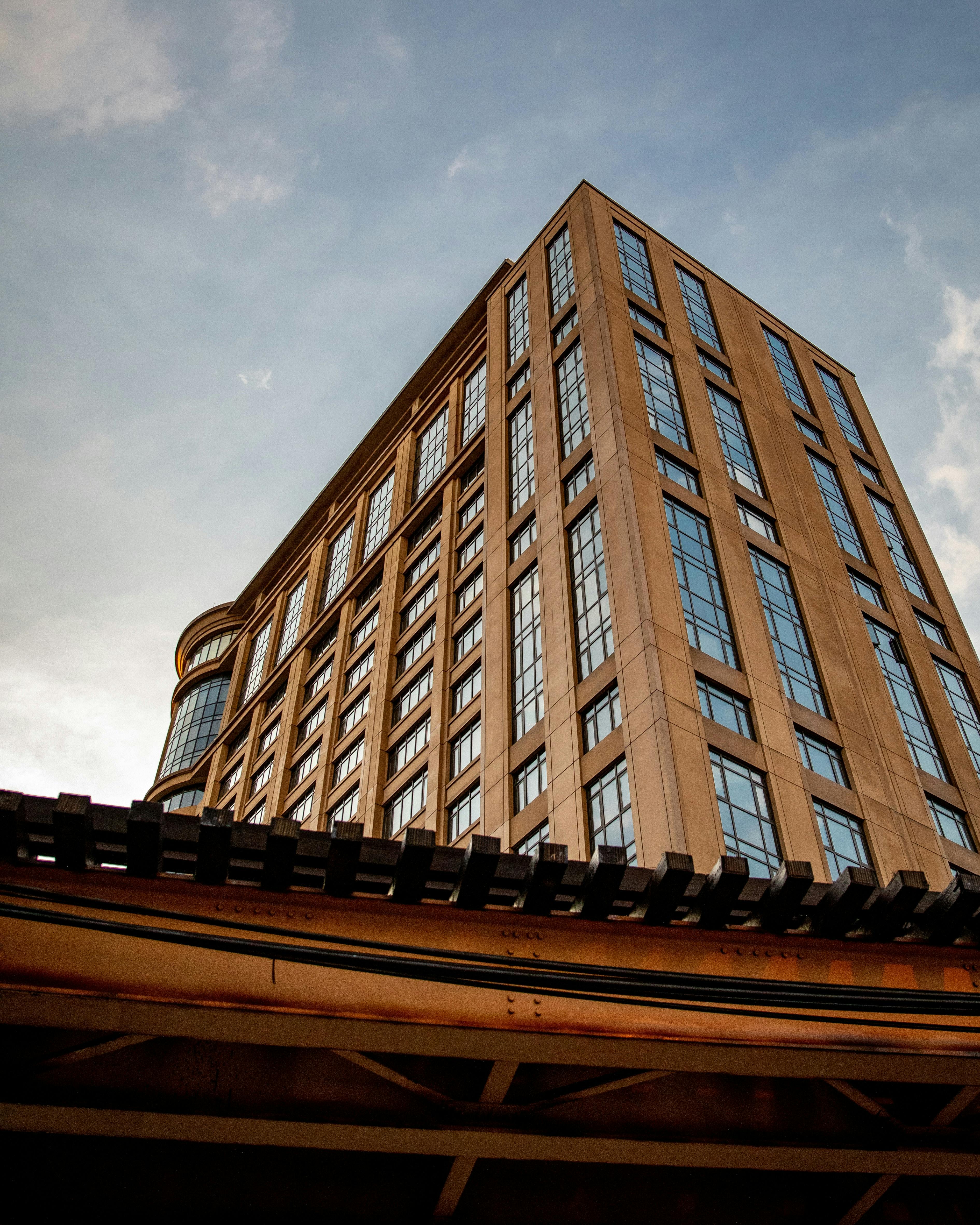 White High-rise Building · Free Stock Photo