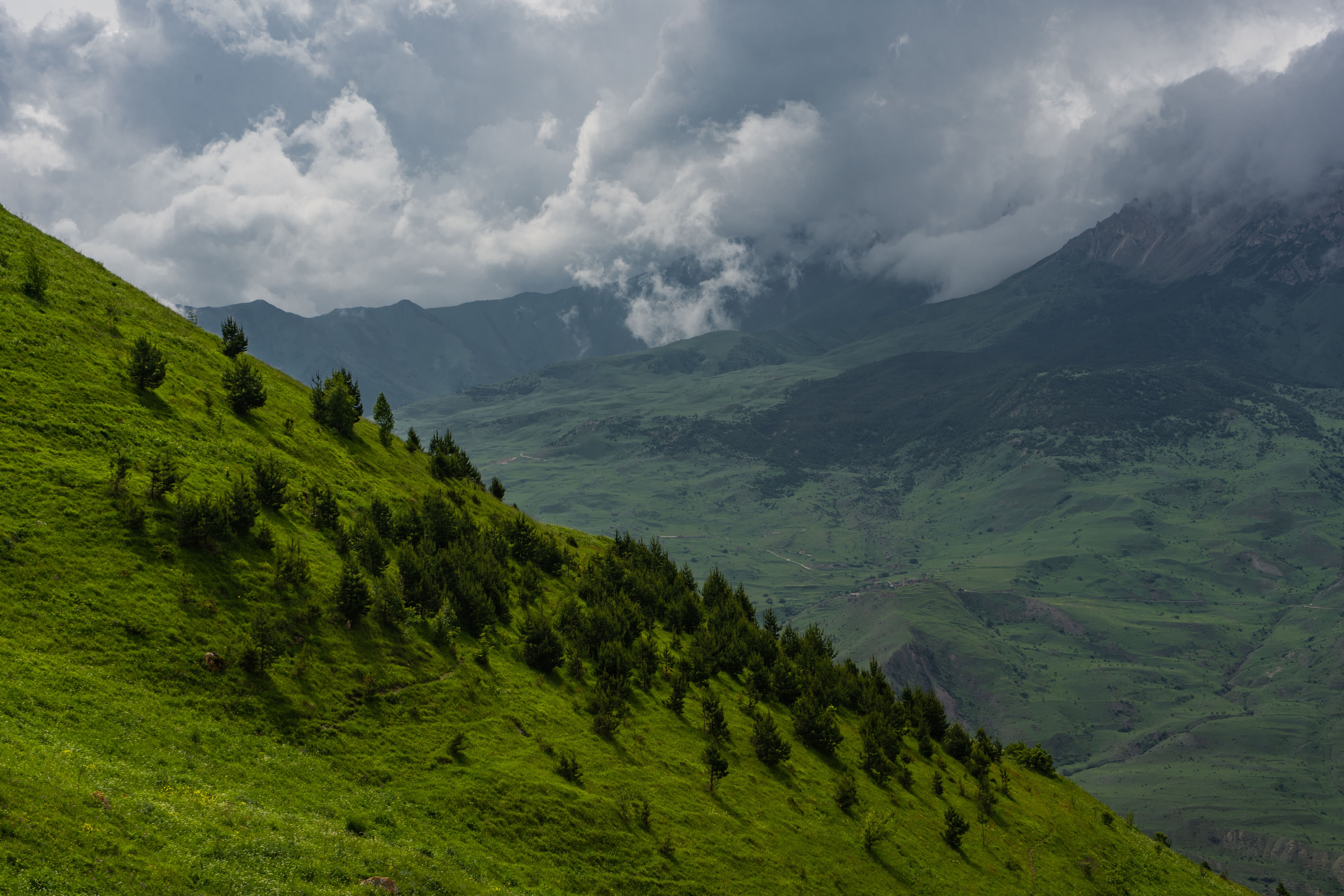 Бесплатные стоковые фото на тему clouds, green summer, hill, mountain ...