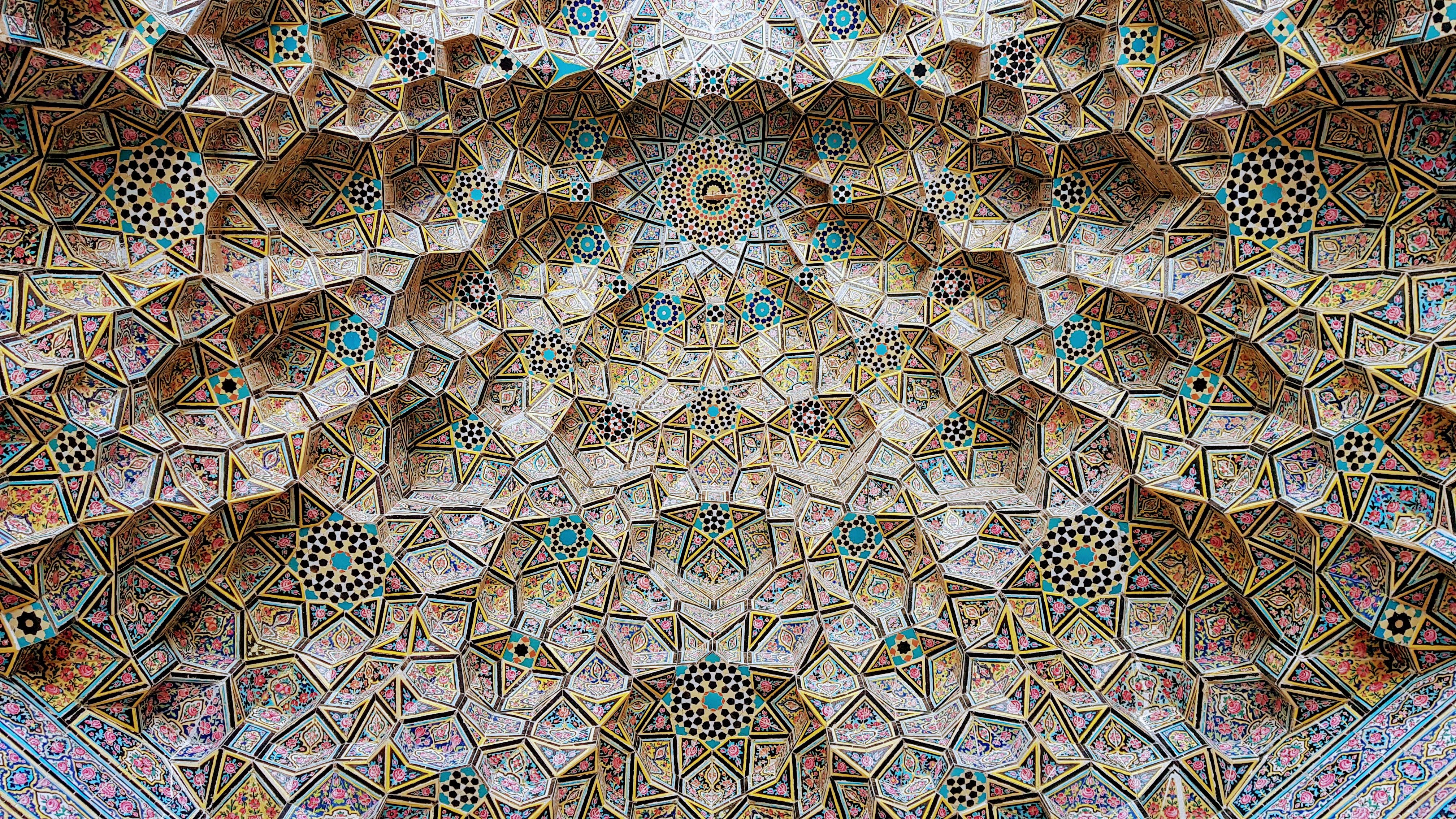 The ceiling of a mosque with intricate patterns · Free Stock Photo