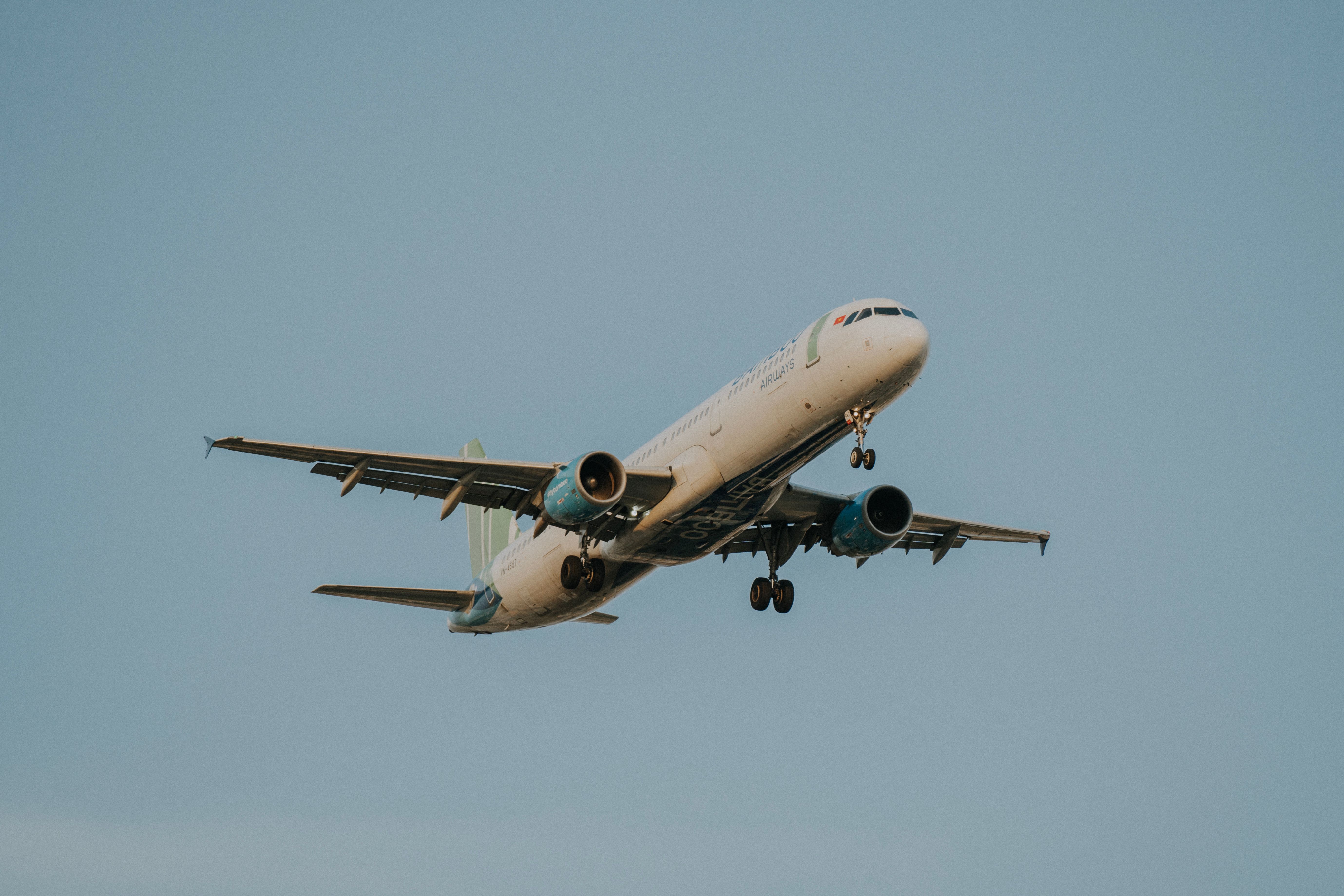 Time Lapse Photography of White Commercial Airplane · Free Stock Photo
