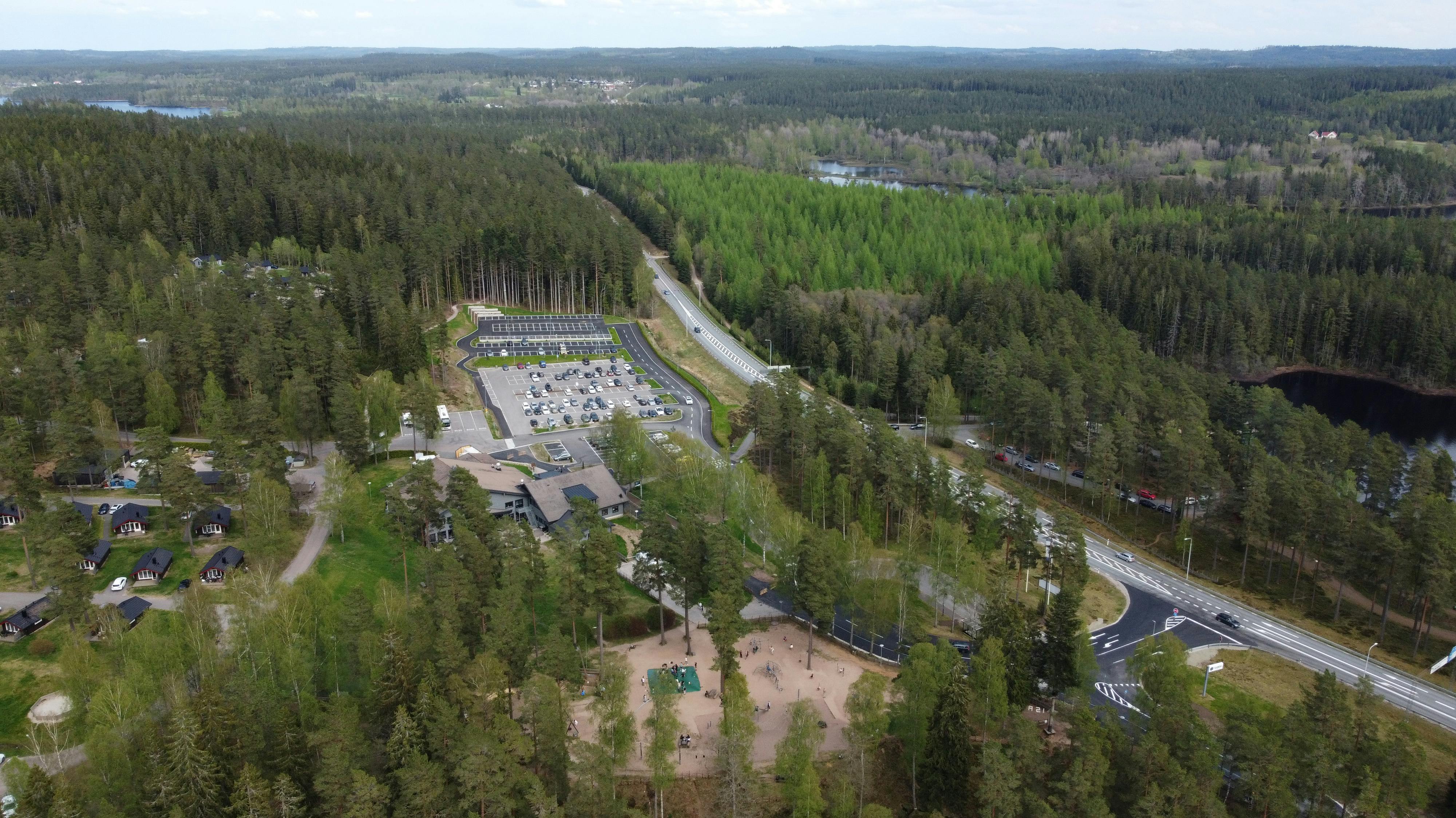 Aerial View of a Resort surrounded by a Green Forest · Free Stock Photo