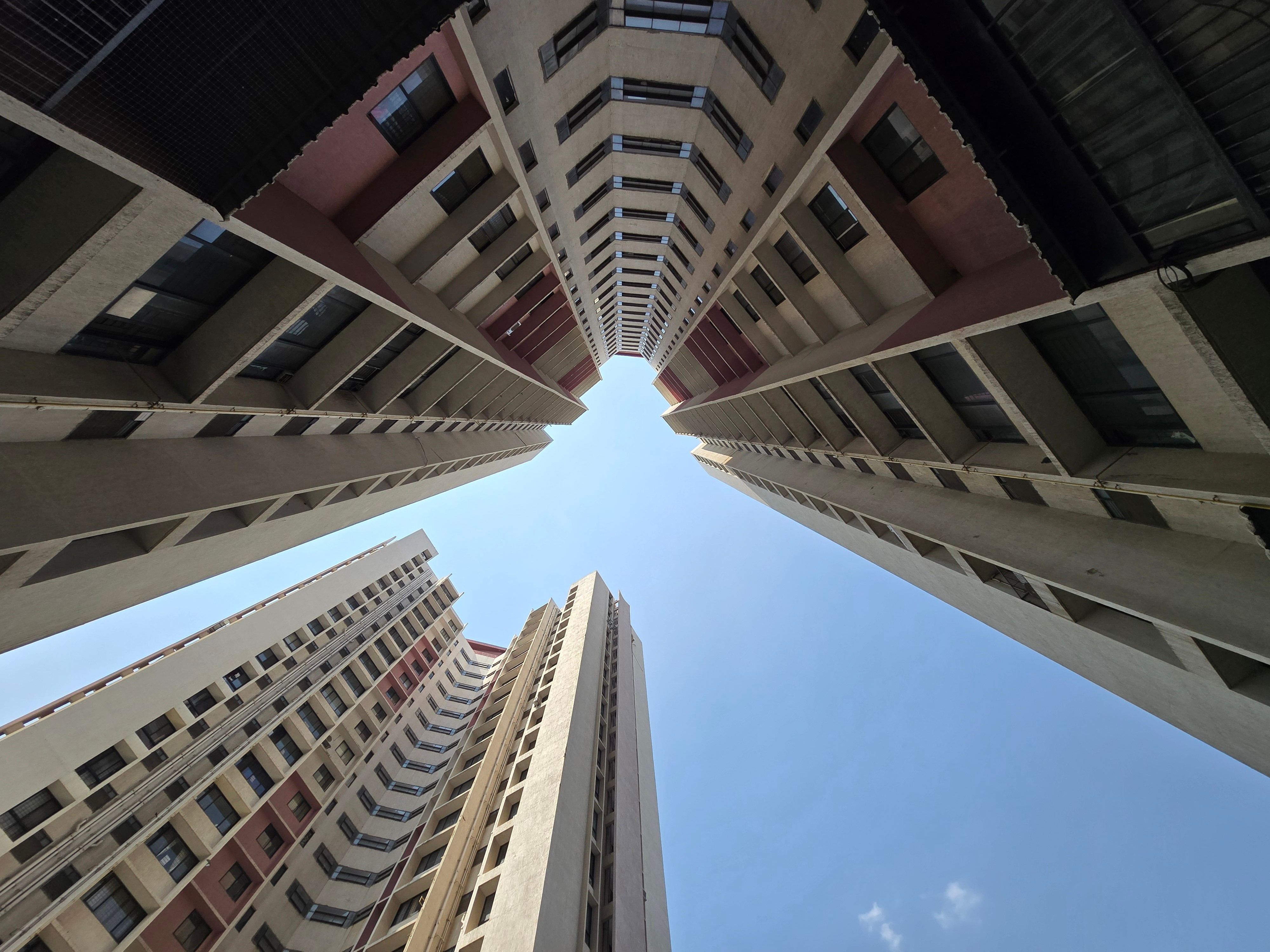 High House Buildings in Sunlight · Free Stock Photo