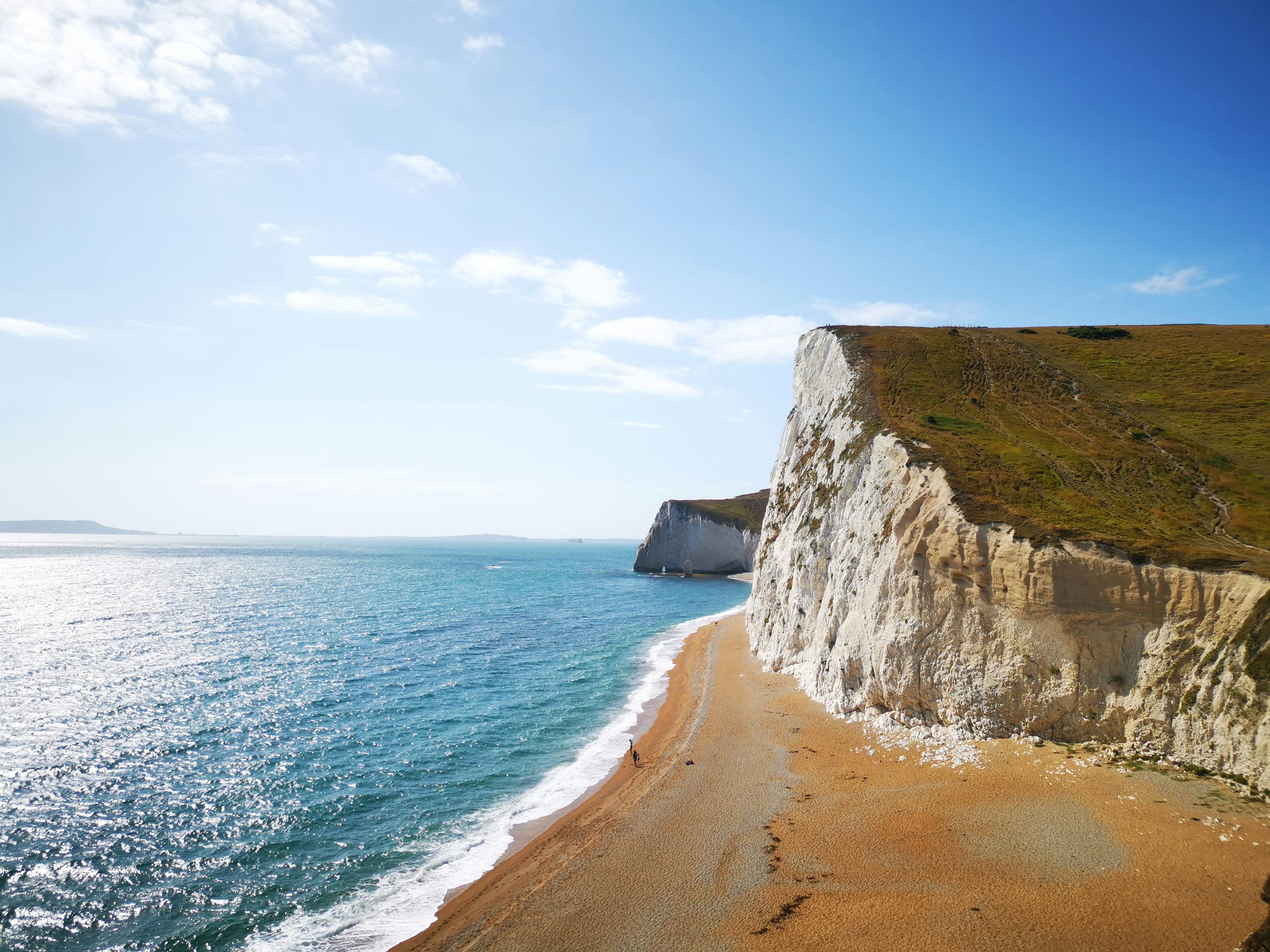 A Cliff facing the Sea Shore · Free Stock Photo