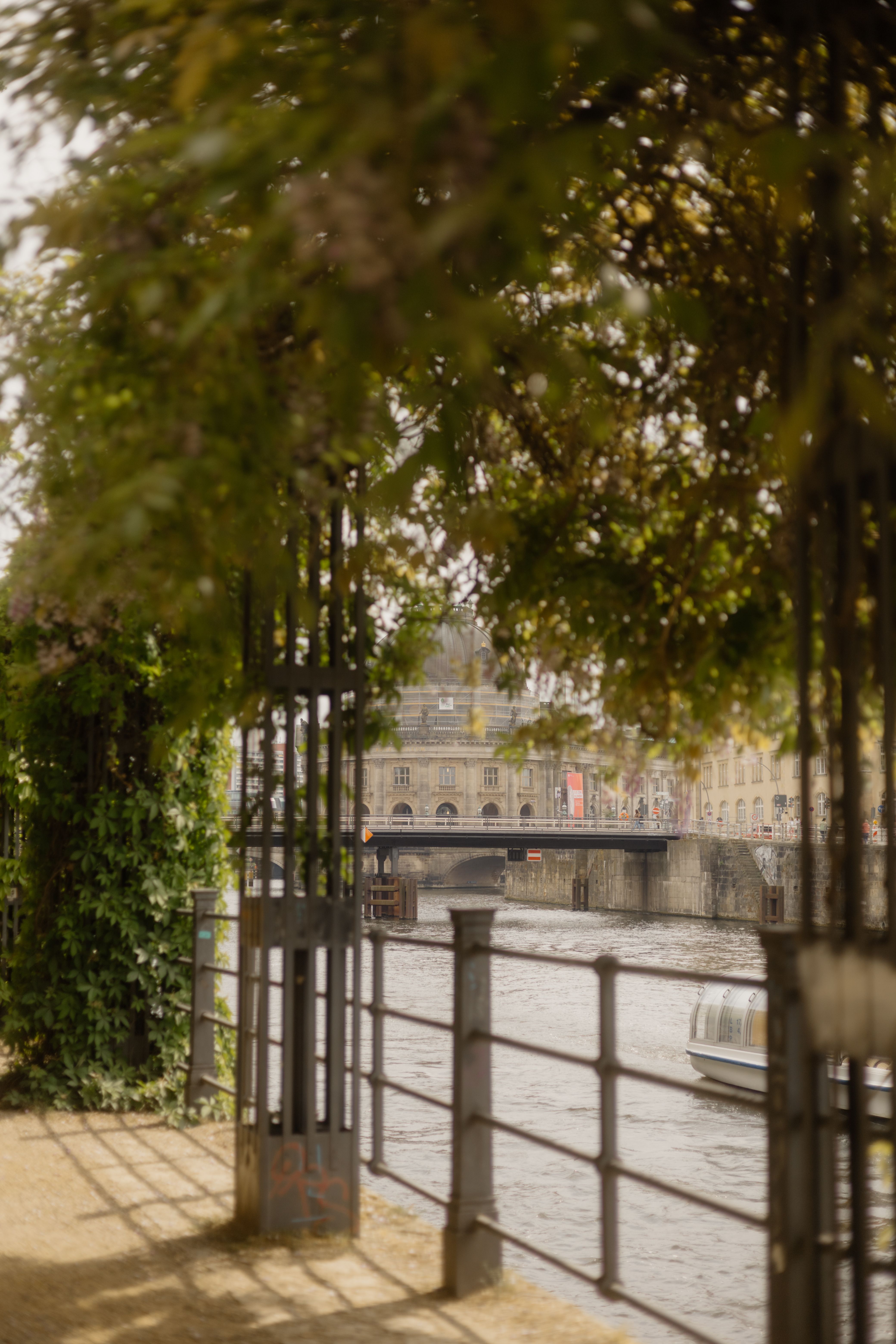 Promenade along Spree River in Berlin · Free Stock Photo