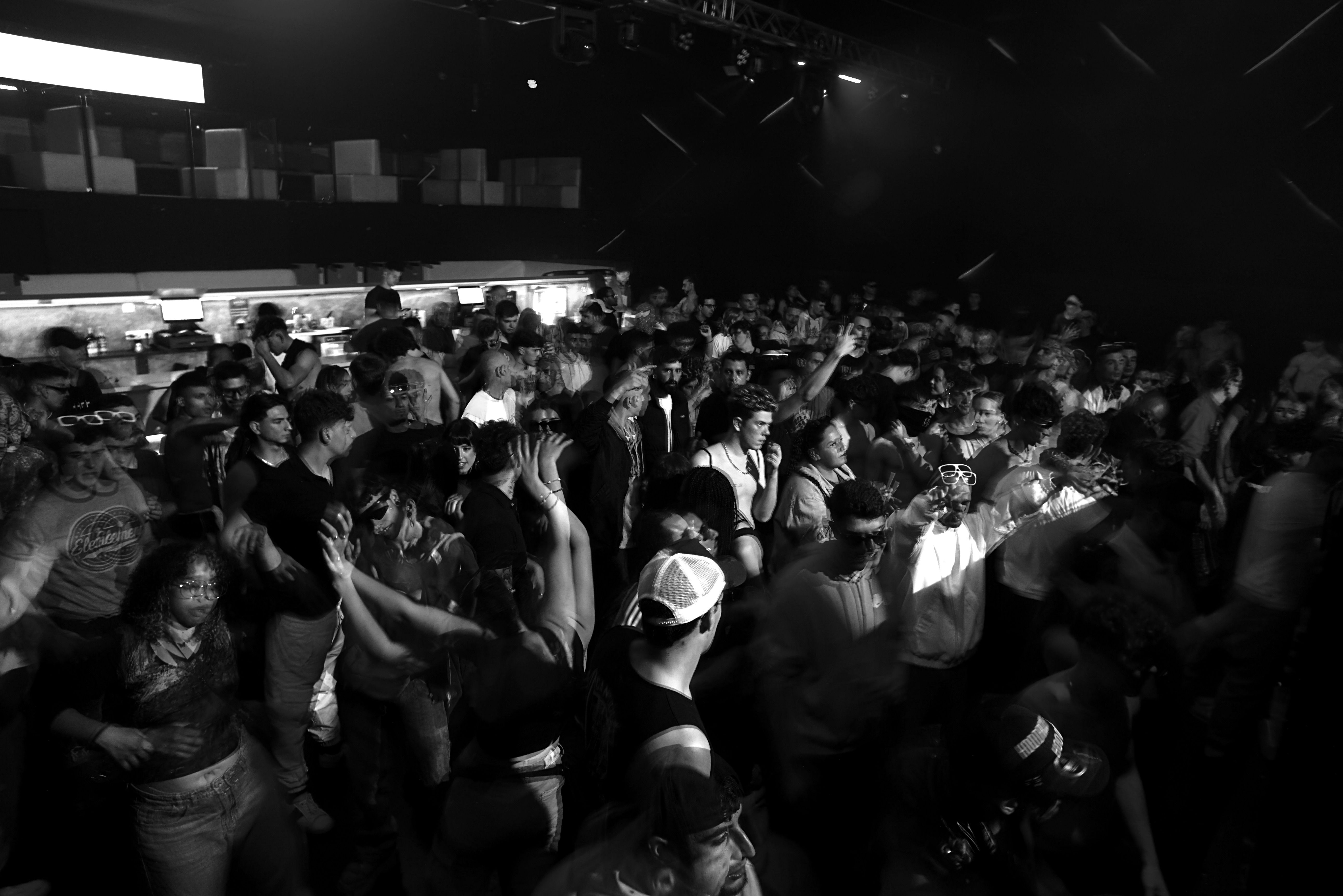 Crowd in a Club in Black and White · Free Stock Photo