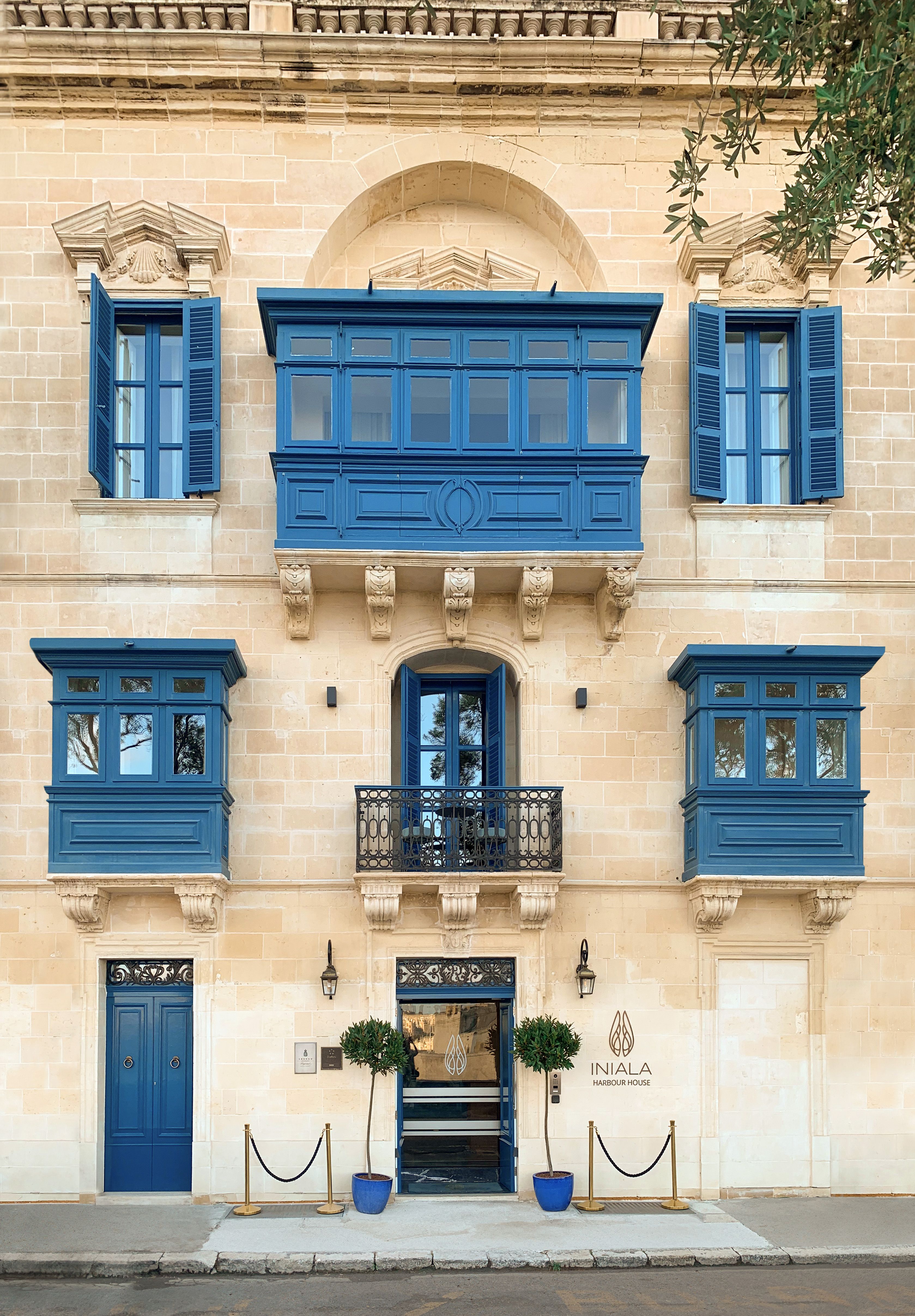 Hotel Front Door Balcony Photos, Download The BEST Free Hotel Front ...