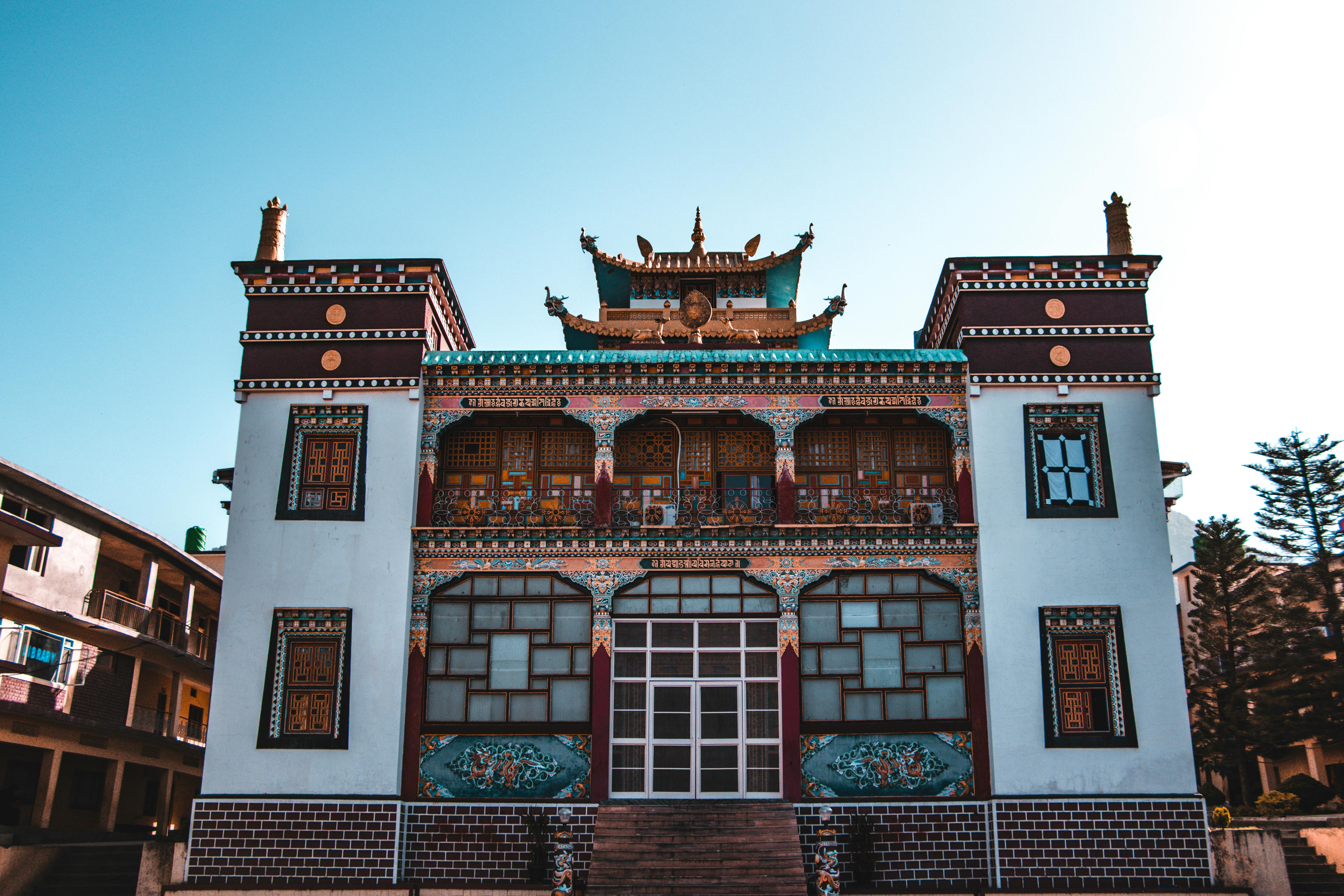 White Concrete House · Free Stock Photo