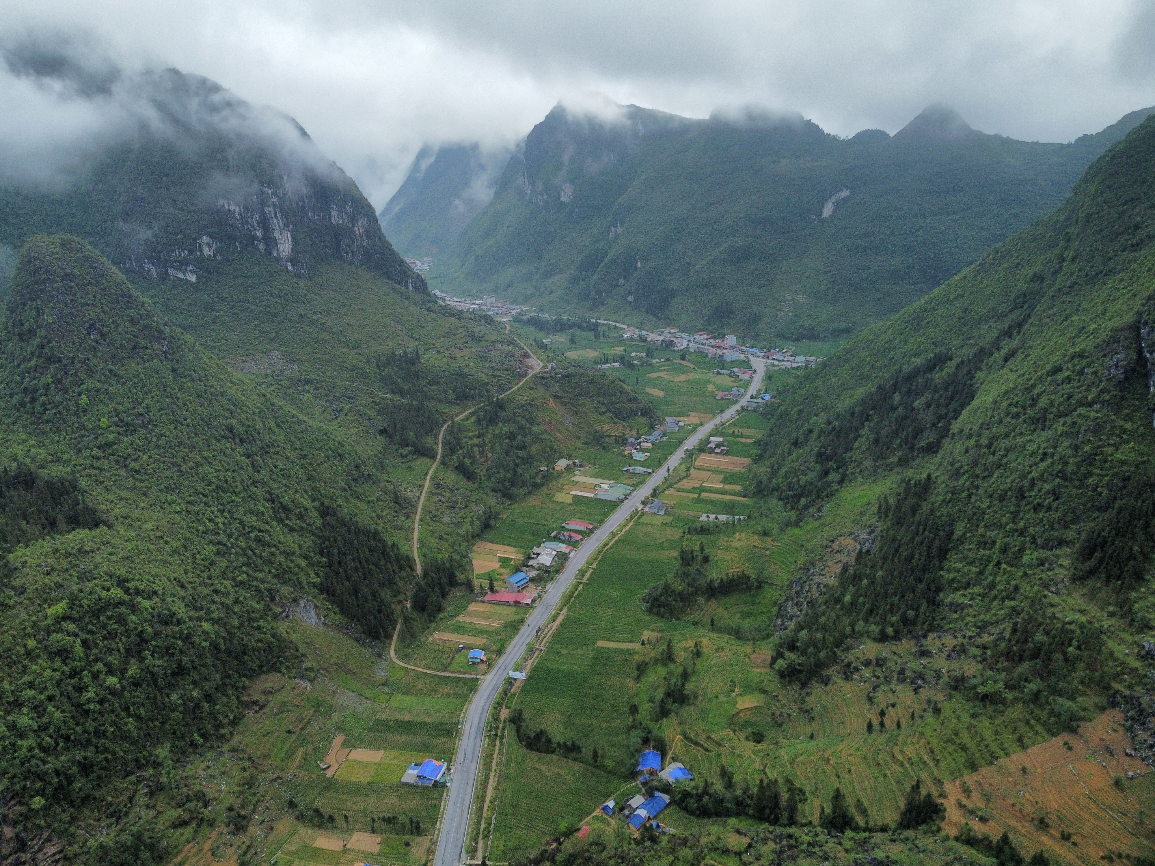 Aerial View of a Valley between Green Mountains · Free Stock Photo