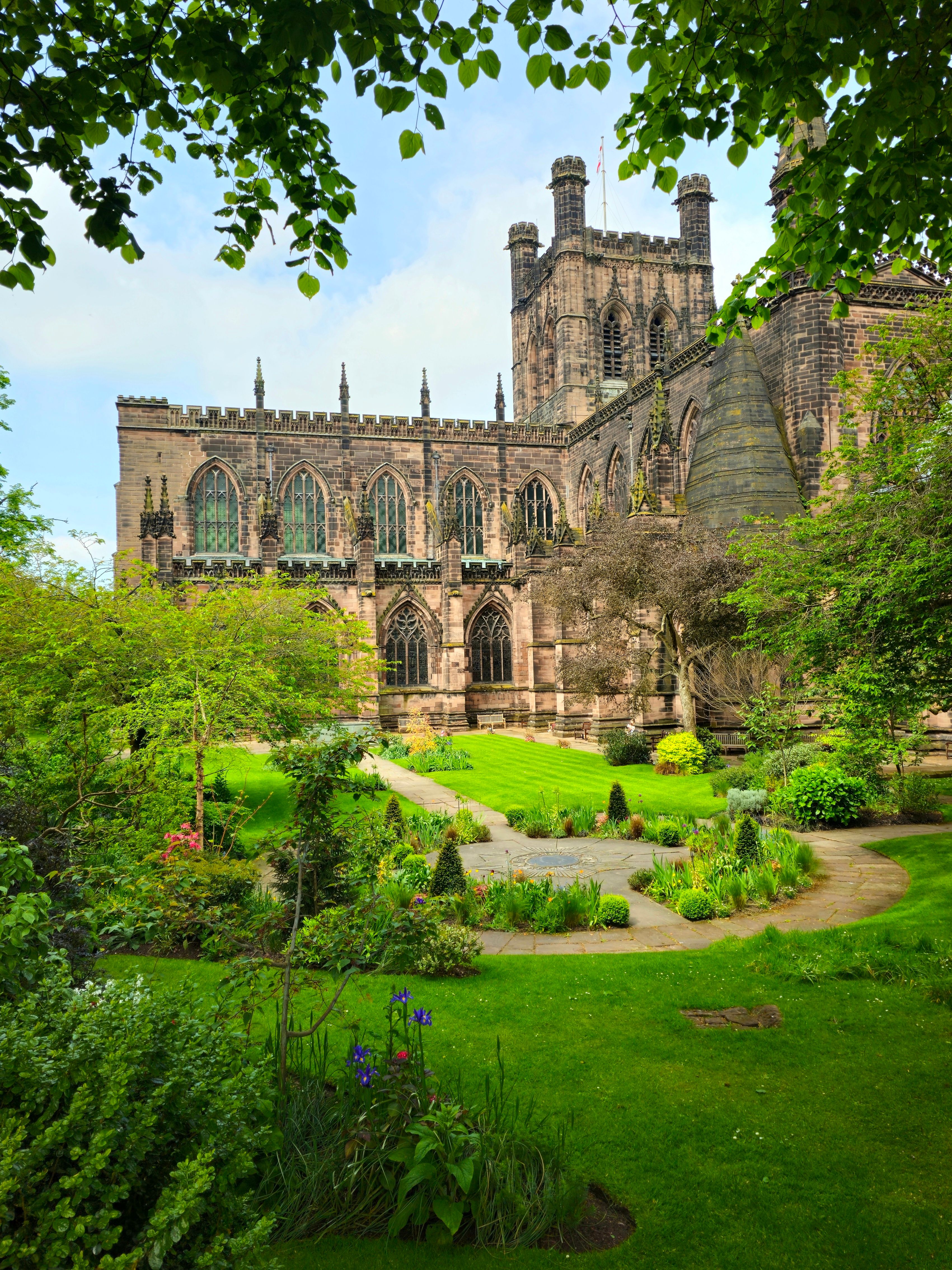 View of the Garden and the Chester Cathedral in England · Free Stock Photo