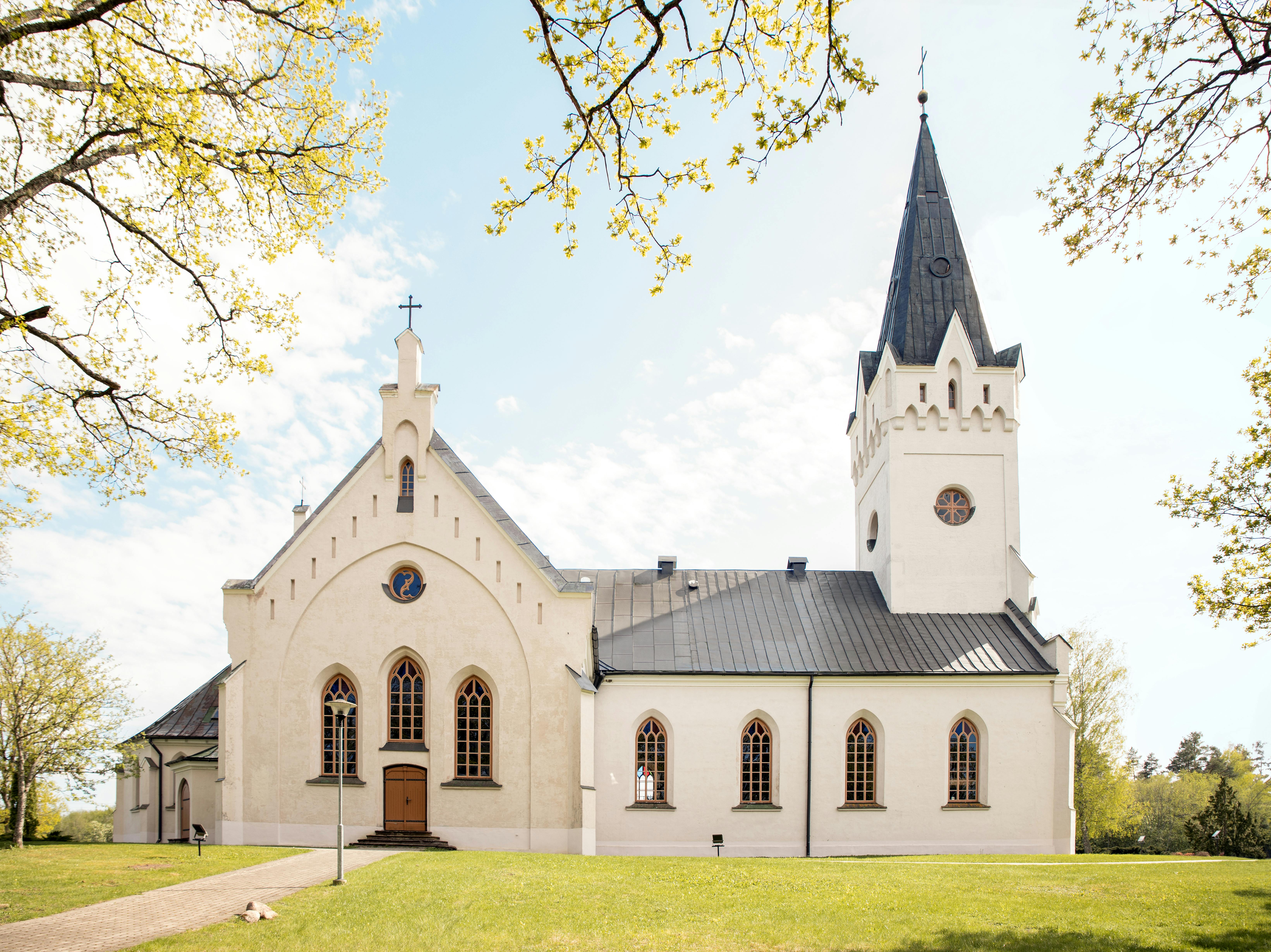 White Church in Spring · Free Stock Photo