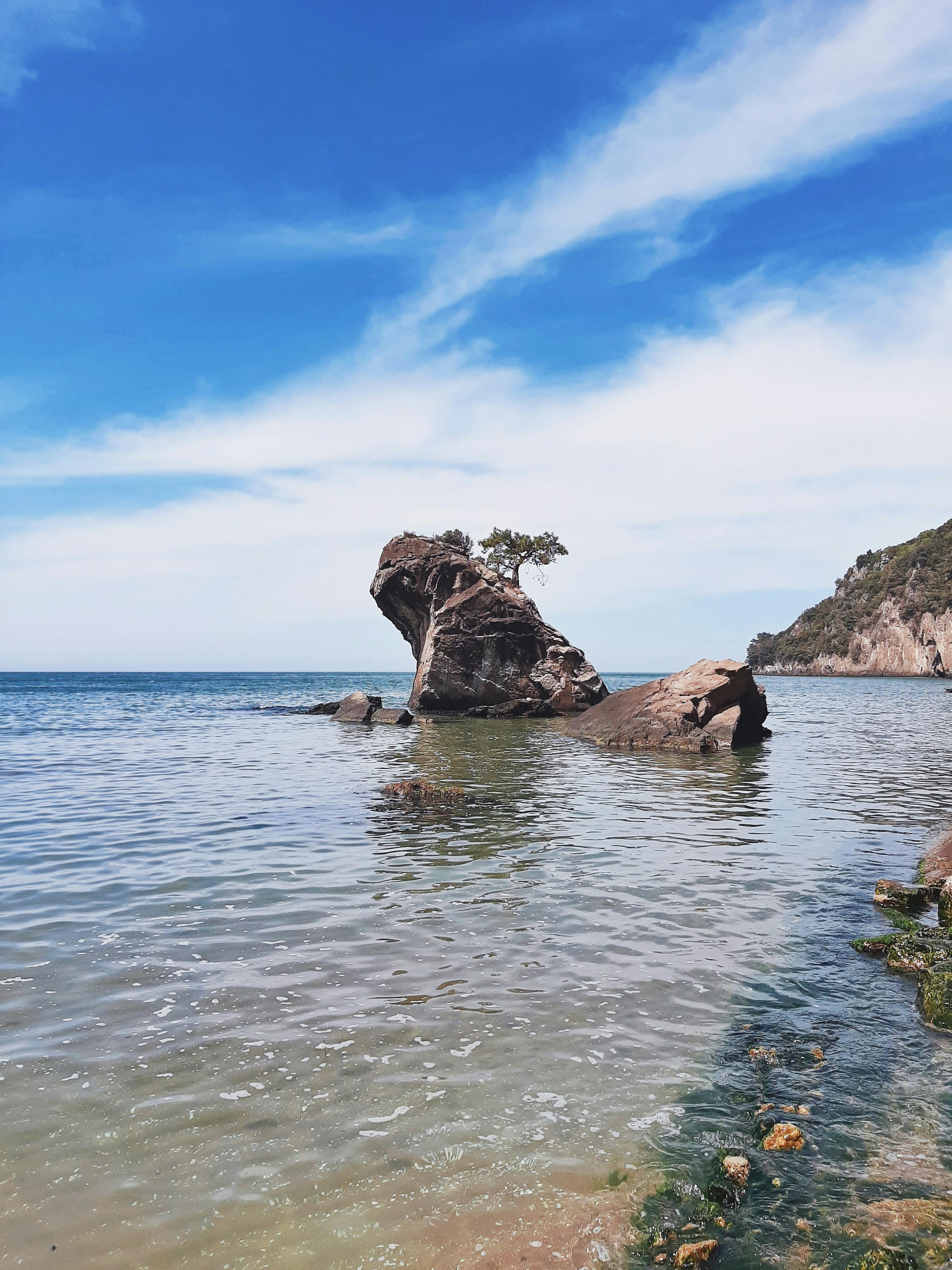 Boulders at Inkum Plaji on Seashore in Turkey · Free Stock Photo