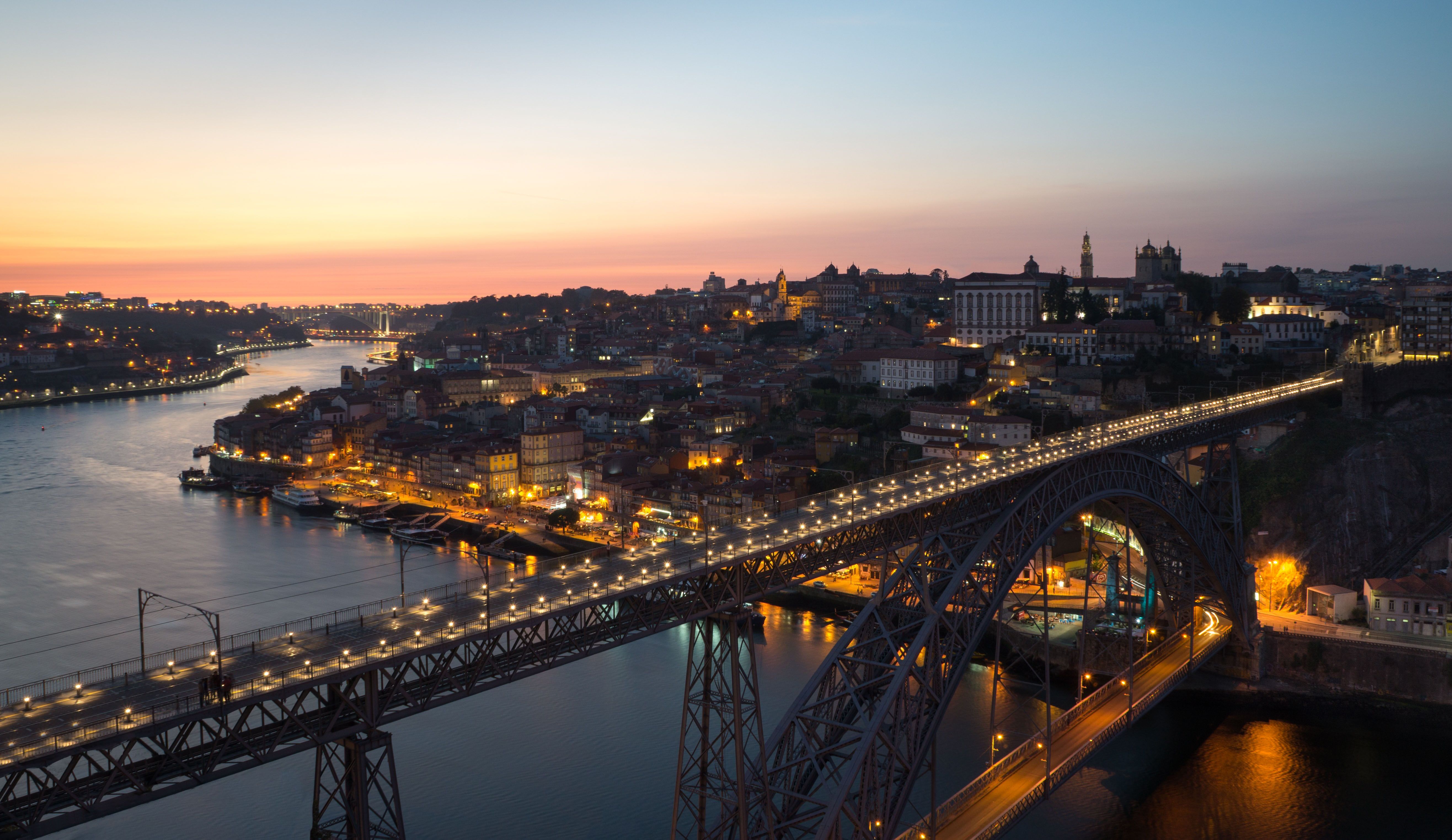 Illuminated Bridge in Porto in the Evening · Free Stock Photo