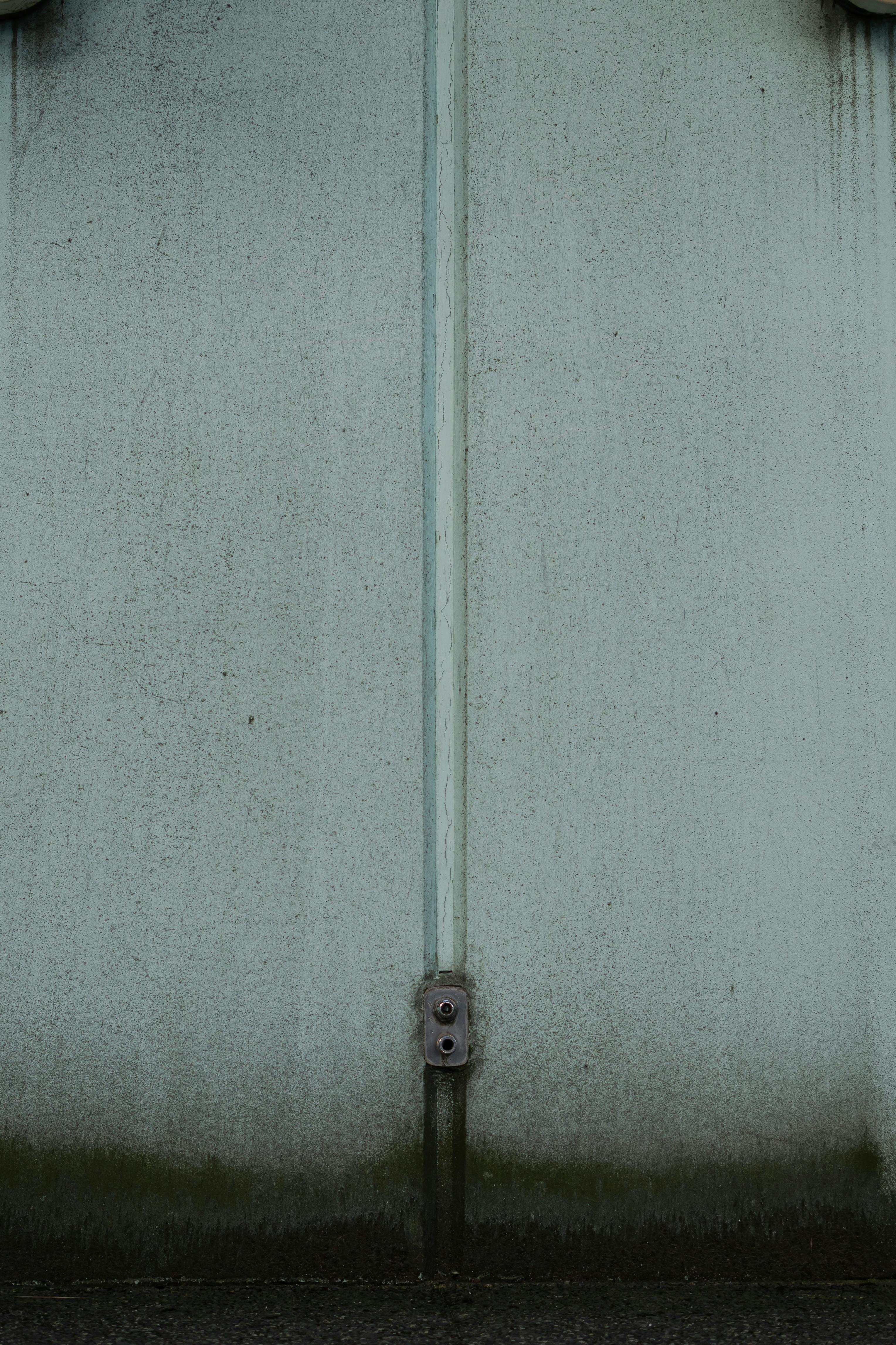 Lone Bicycle in Alley · Free Stock Photo