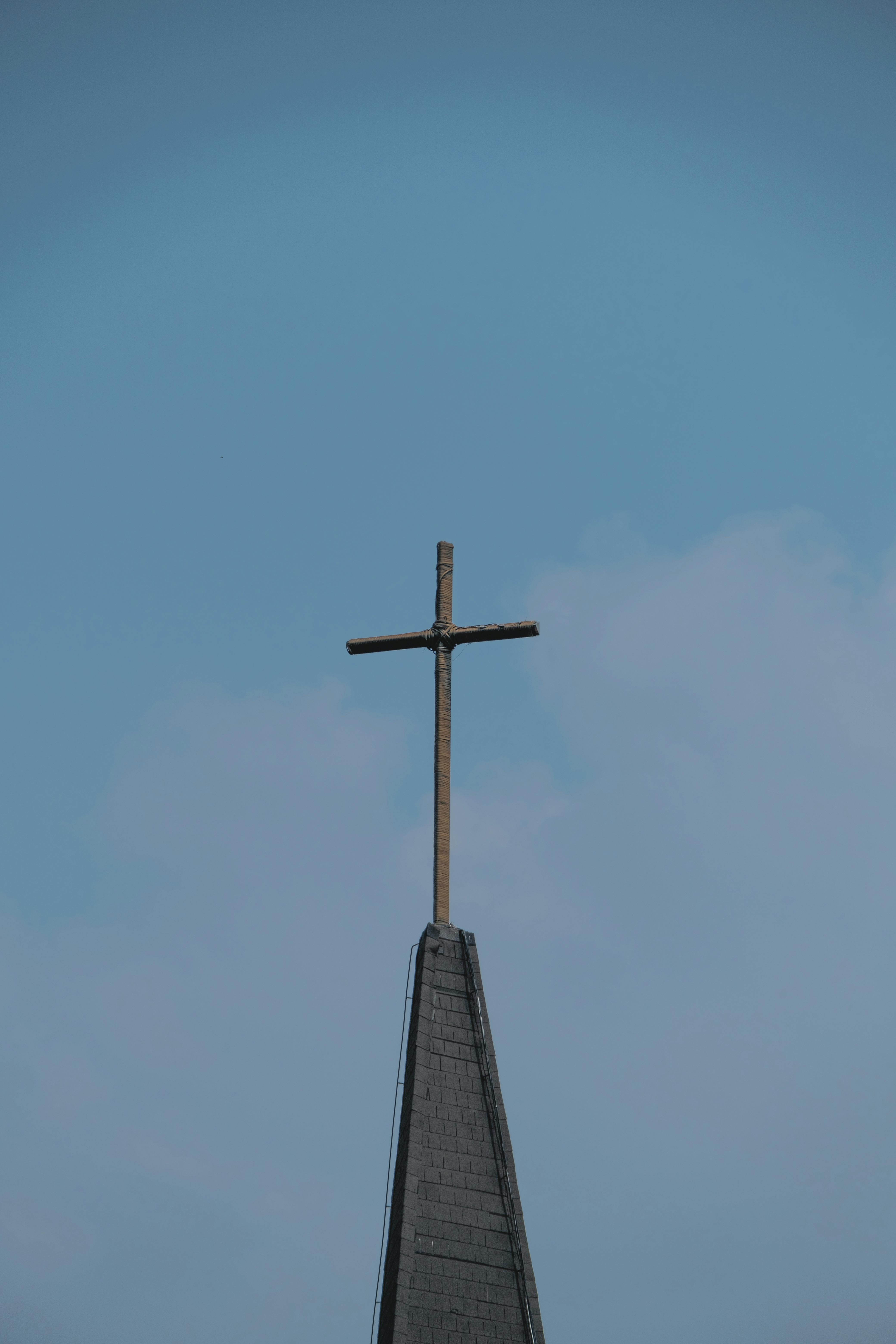 Cross on Church Top · Free Stock Photo
