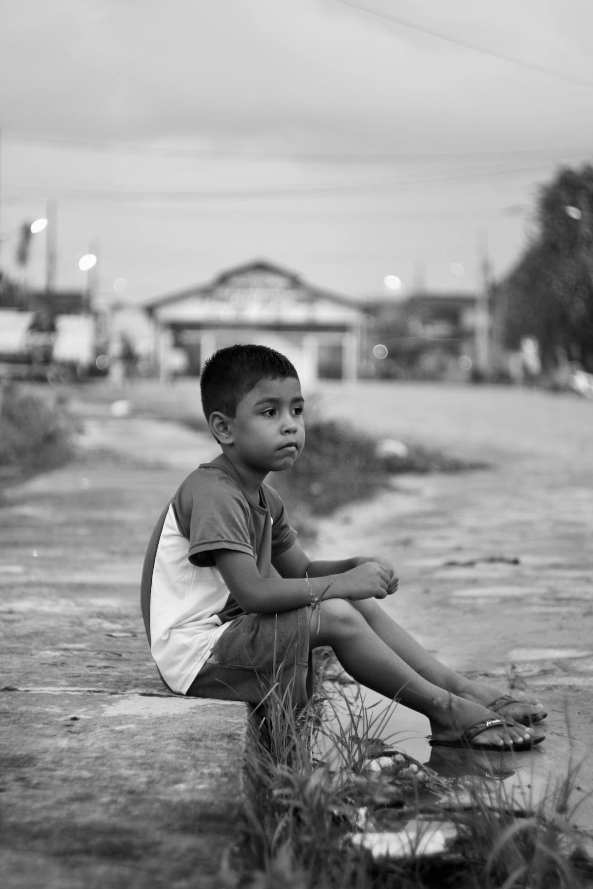 Alone Boy In Street Ling Sit Photos, Download The BEST Free Alone Boy ...