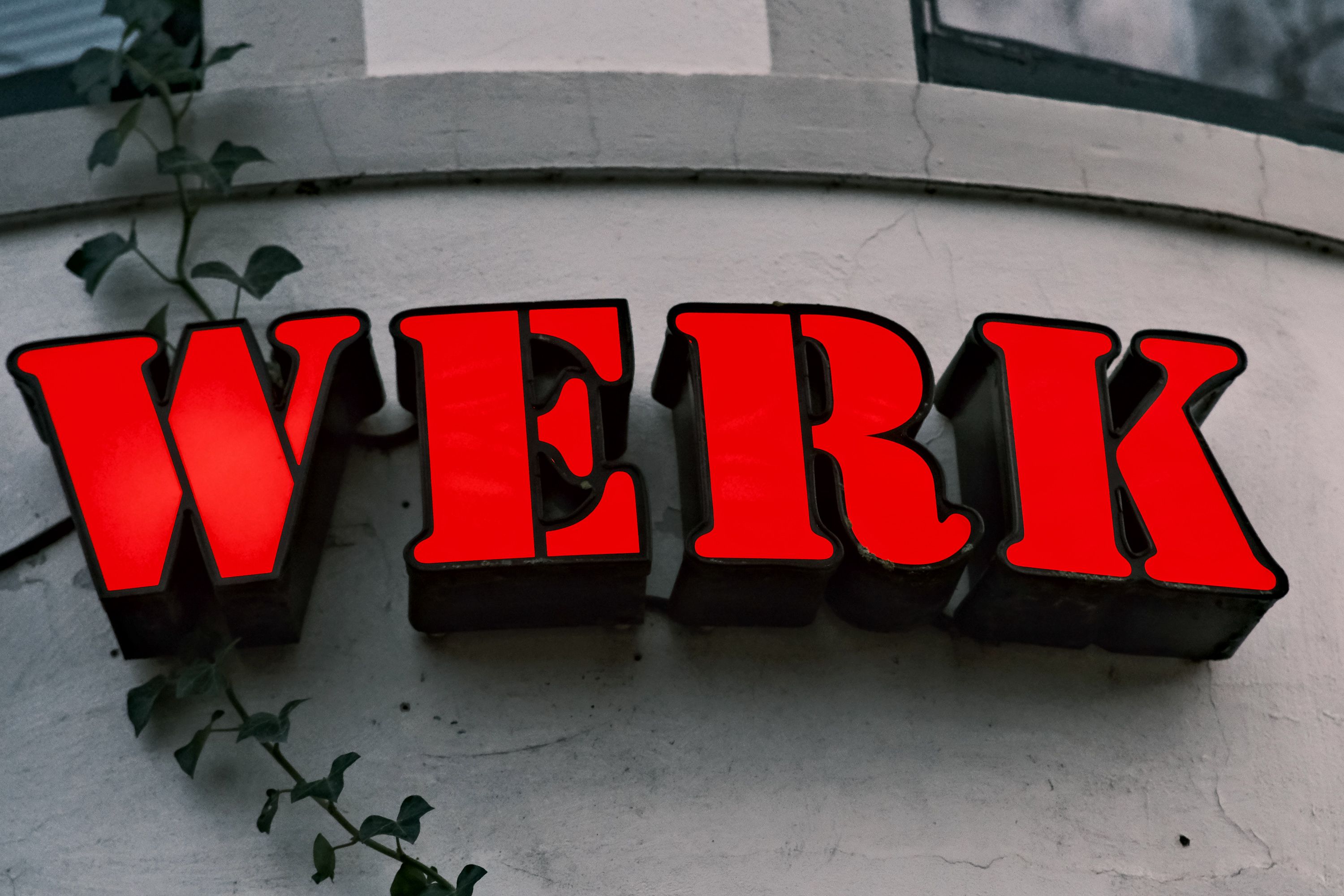 A red and white sign that says wek on it · Free Stock Photo